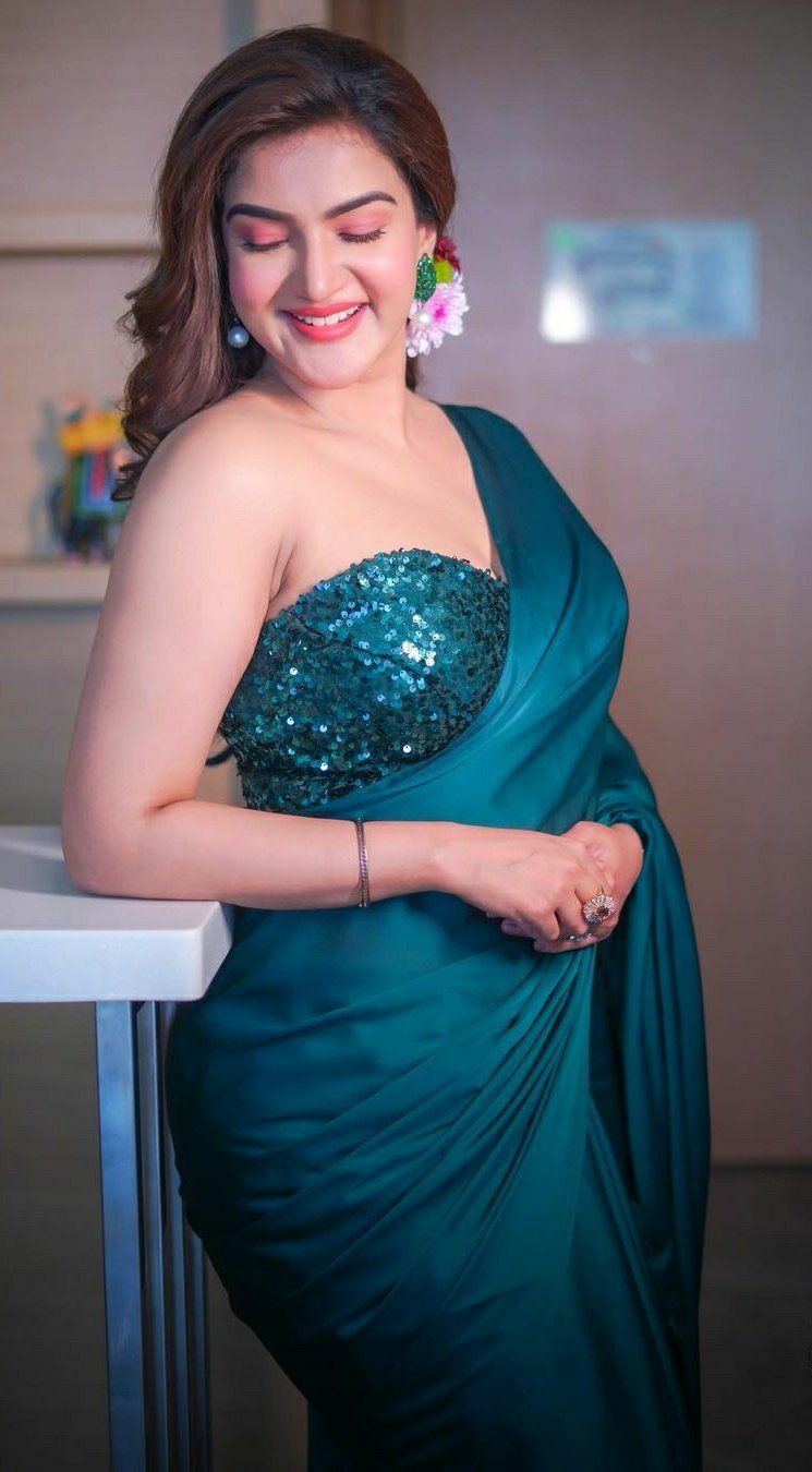 Honey Rose Wallpapers - Top Free Honey Rose Backgrounds - WallpaperAccess