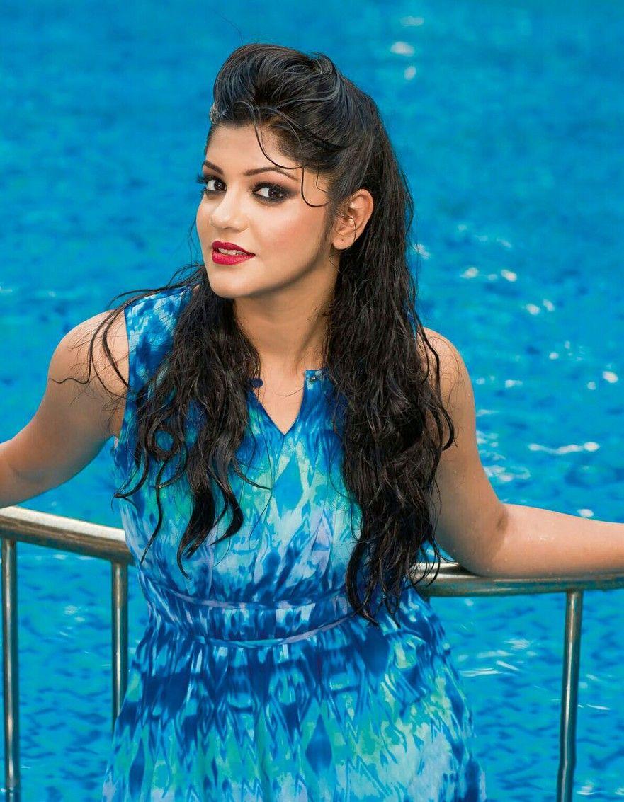 Aparna Balamurali Wallpapers - Top Free Aparna Balamurali Backgrounds - WallpaperAccess