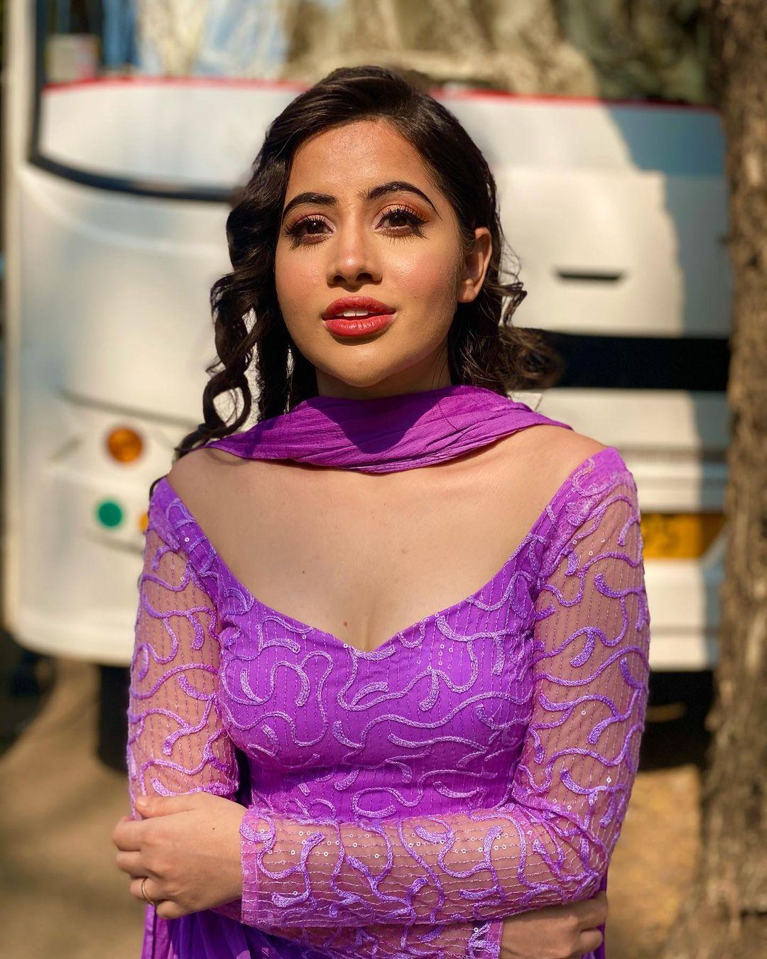 Urfi Javed Wallpapers - Top Free Urfi Javed Backgrounds - WallpaperAccess