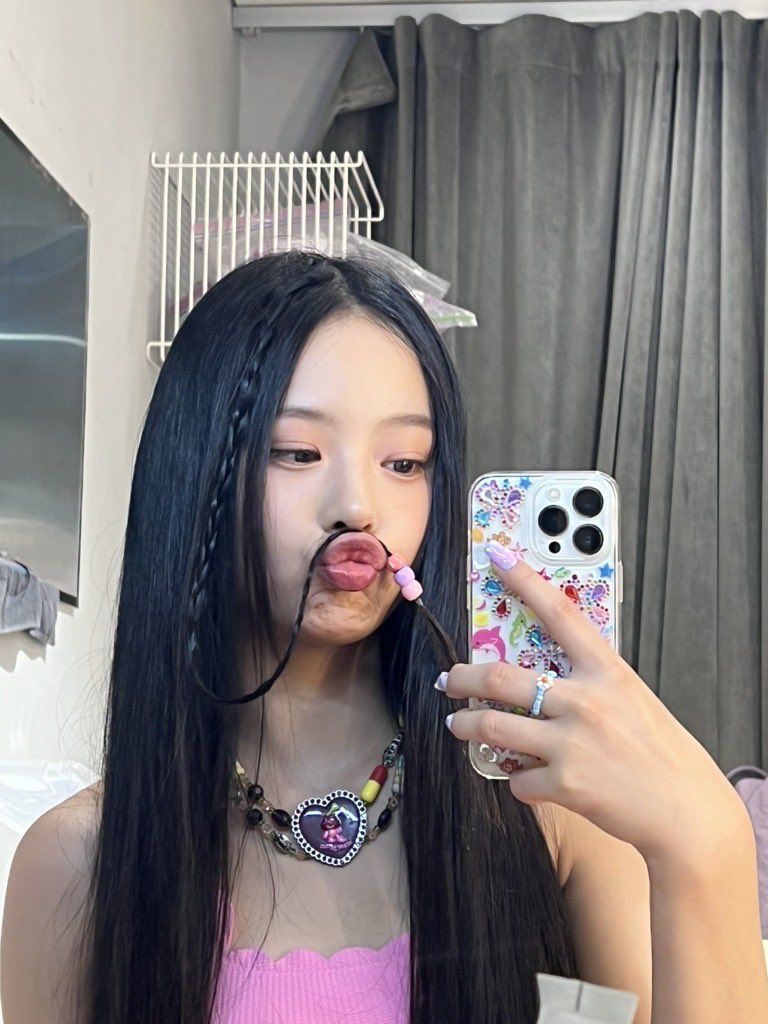 Hanni New Jeans Wallpapers - Top Free Hanni New Jeans Backgrounds - WallpaperAccess