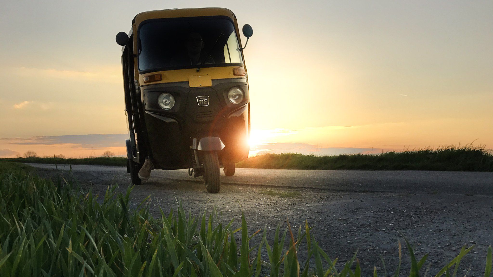 Tuk Tuk Wallpapers - Top Free Tuk Tuk Backgrounds - WallpaperAccess