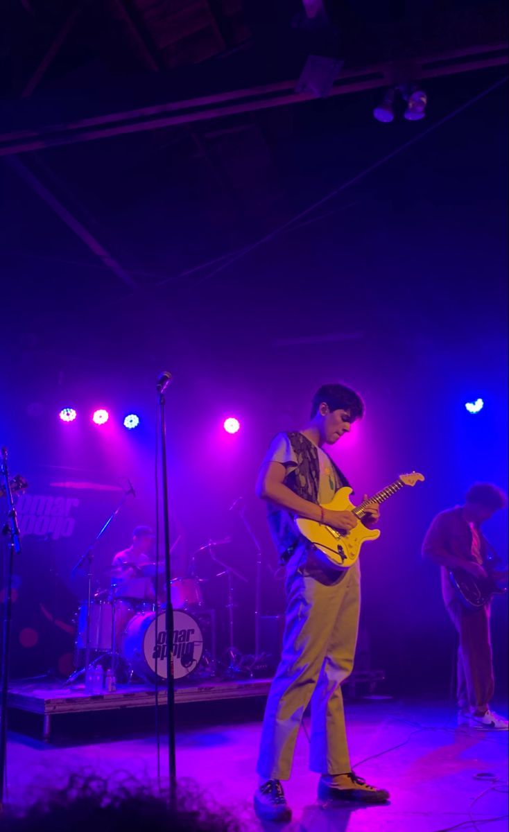 Omar Apollo Wallpapers - Top Free Omar Apollo Backgrounds - WallpaperAccess