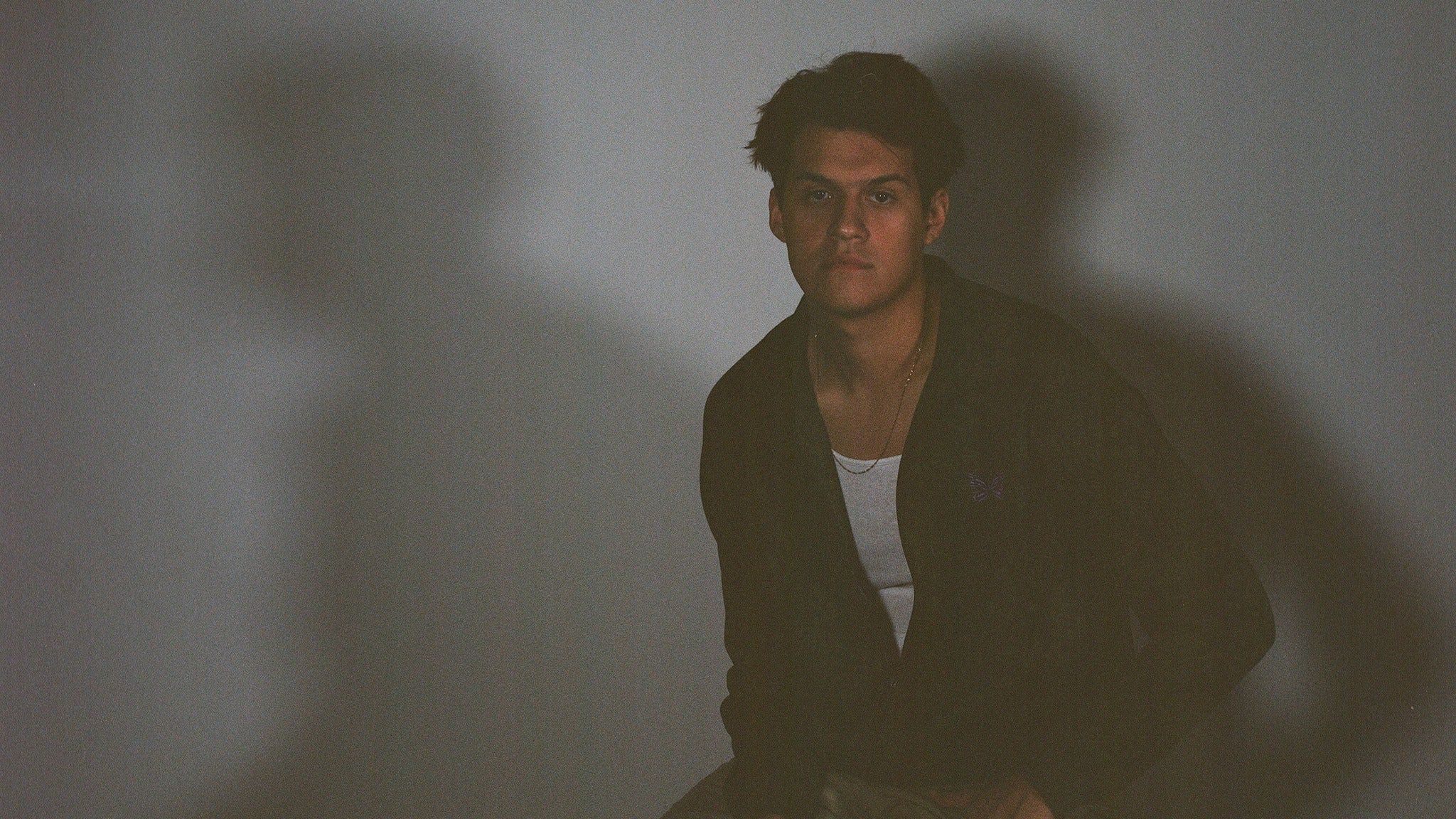 Omar Apollo Wallpapers - Top Free Omar Apollo Backgrounds - WallpaperAccess