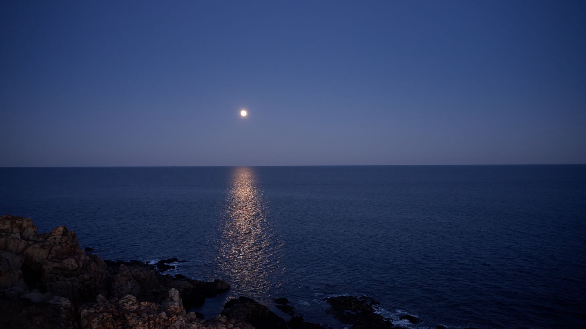 Moon Water Wallpapers - Top Free Moon Water Backgrounds - WallpaperAccess