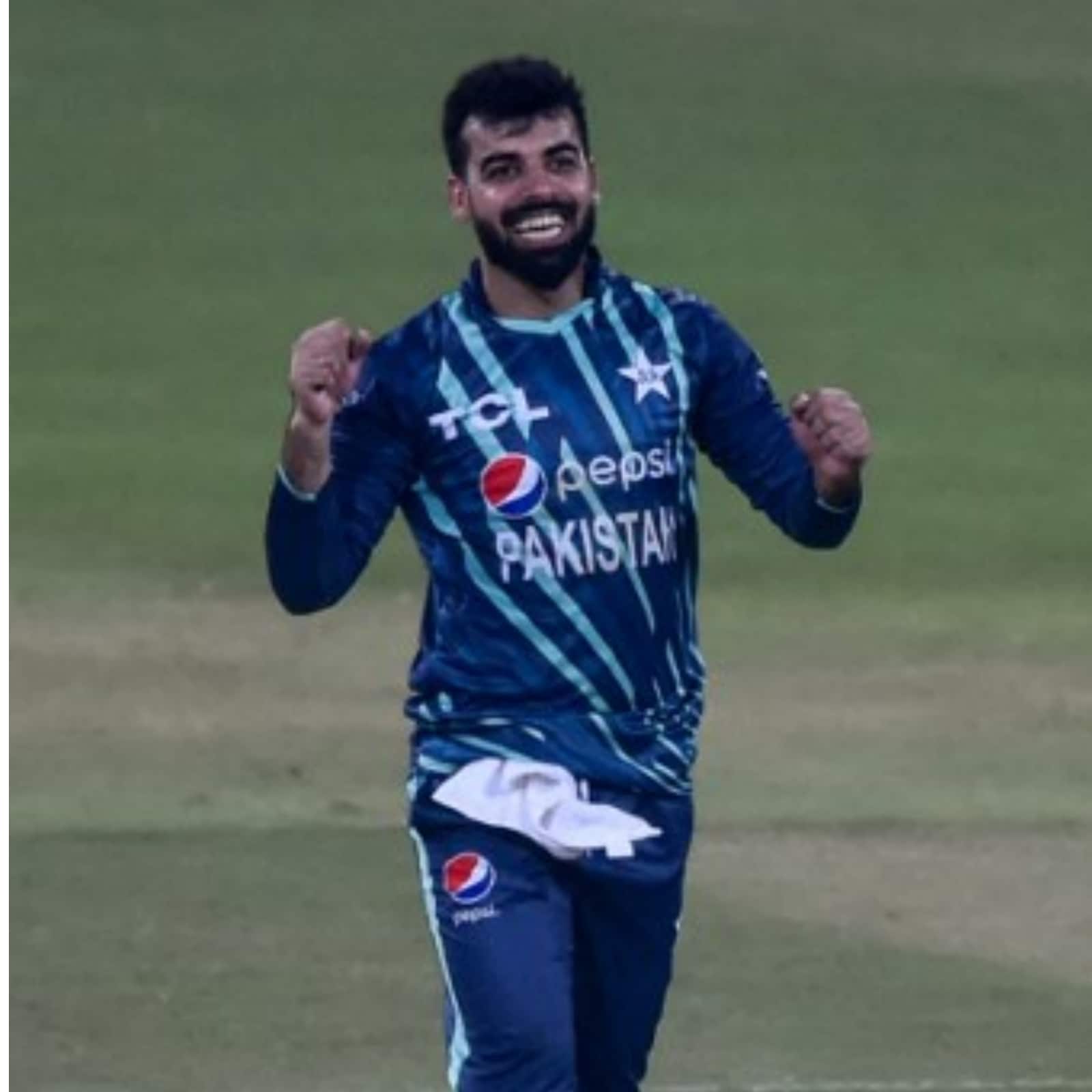 Shadab Khan Wallpapers - Top Free Shadab Khan Backgrounds - WallpaperAccess