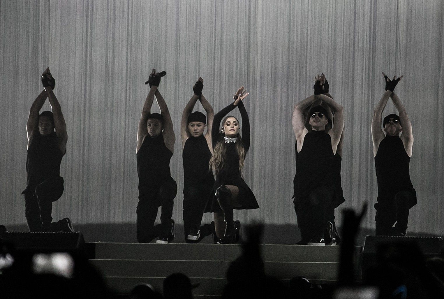 Dangerous Woman Tour Wallpapers - Top Free Dangerous Woman Tour ...