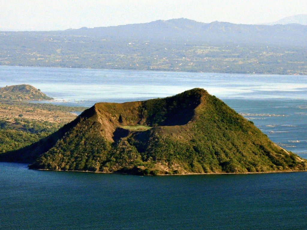 Taal Volcano Wallpapers - Top Free Taal Volcano Backgrounds ...