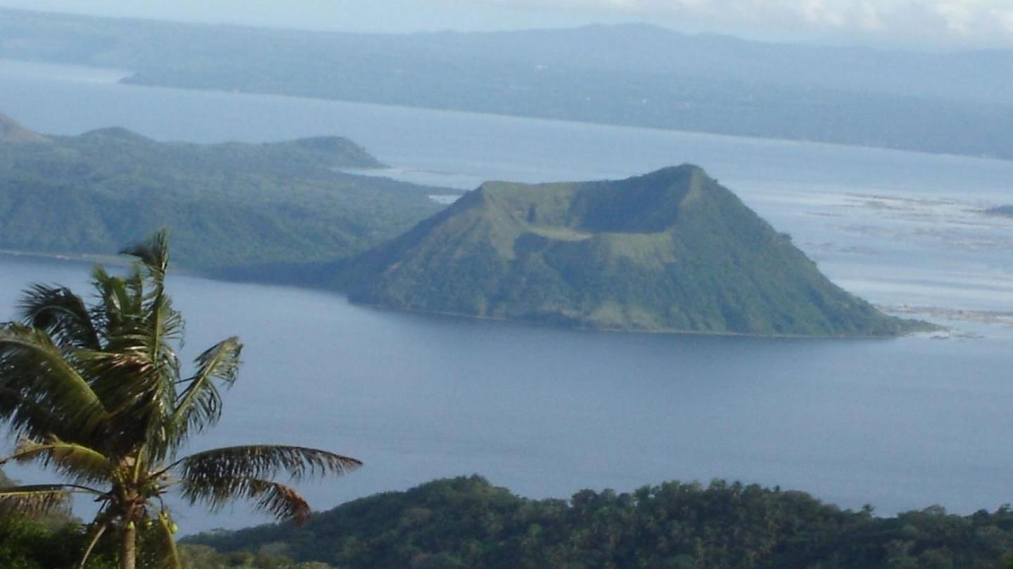 Taal Volcano Wallpapers - Top Free Taal Volcano Backgrounds ...