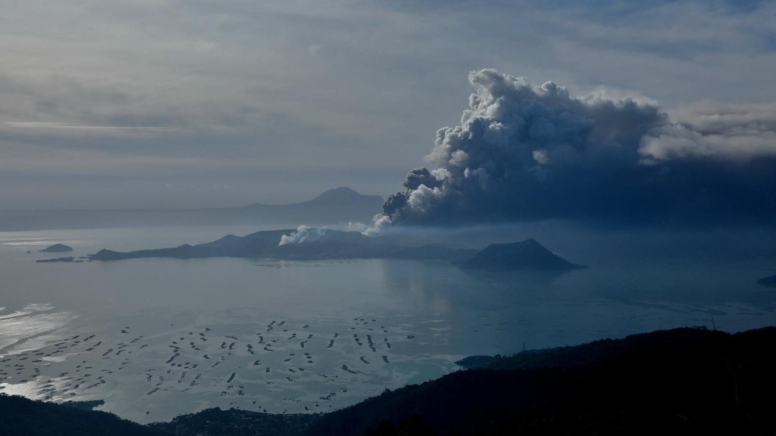 Taal Volcano Wallpapers - Top Free Taal Volcano Backgrounds ...