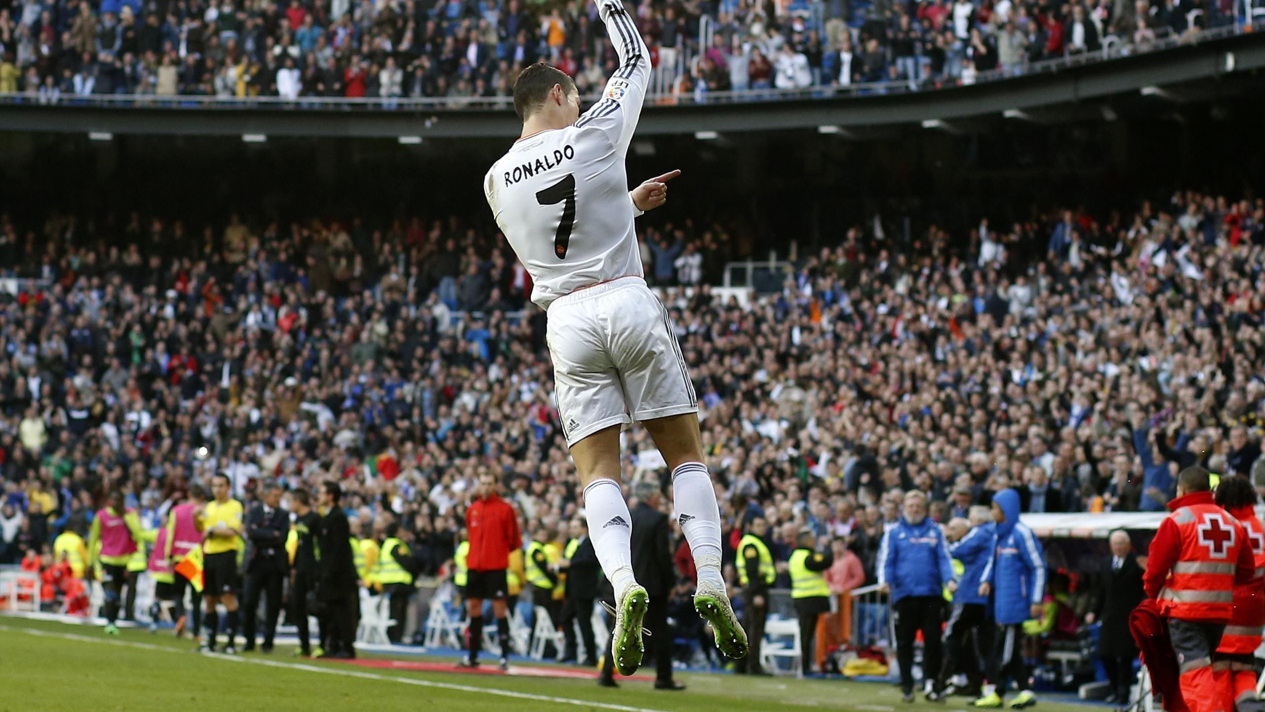 Ronaldo Jump Wallpapers - Top Free Ronaldo Jump Backgrounds ...