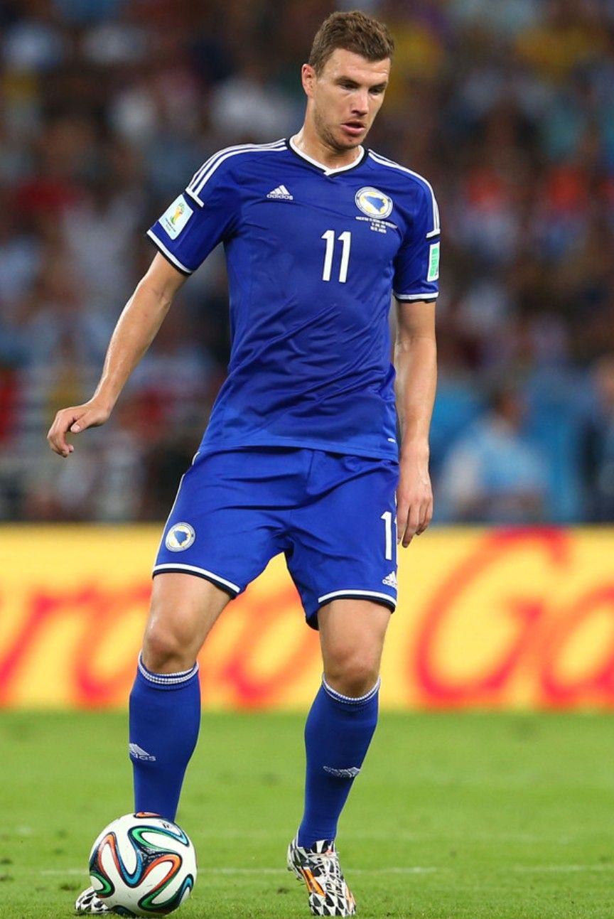 Edin Džeko Wallpapers - Top Free Edin Džeko Backgrounds - WallpaperAccess