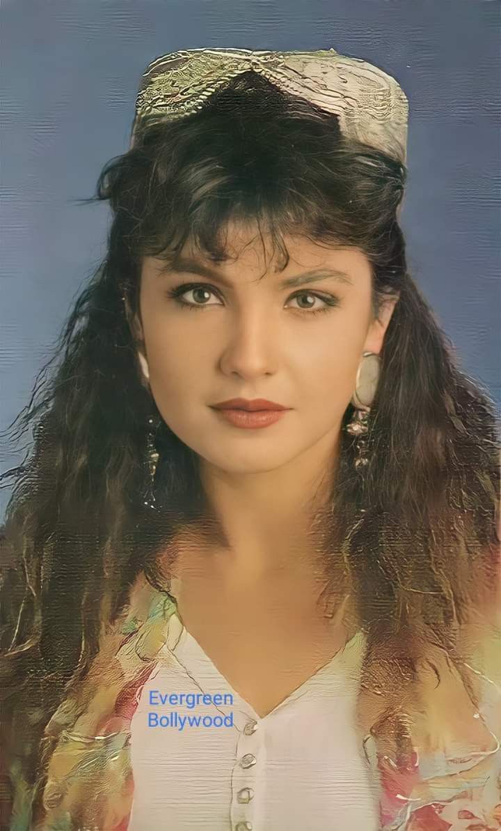 Pooja Bhatt Wallpapers - Top Free Pooja Bhatt Backgrounds - WallpaperAccess