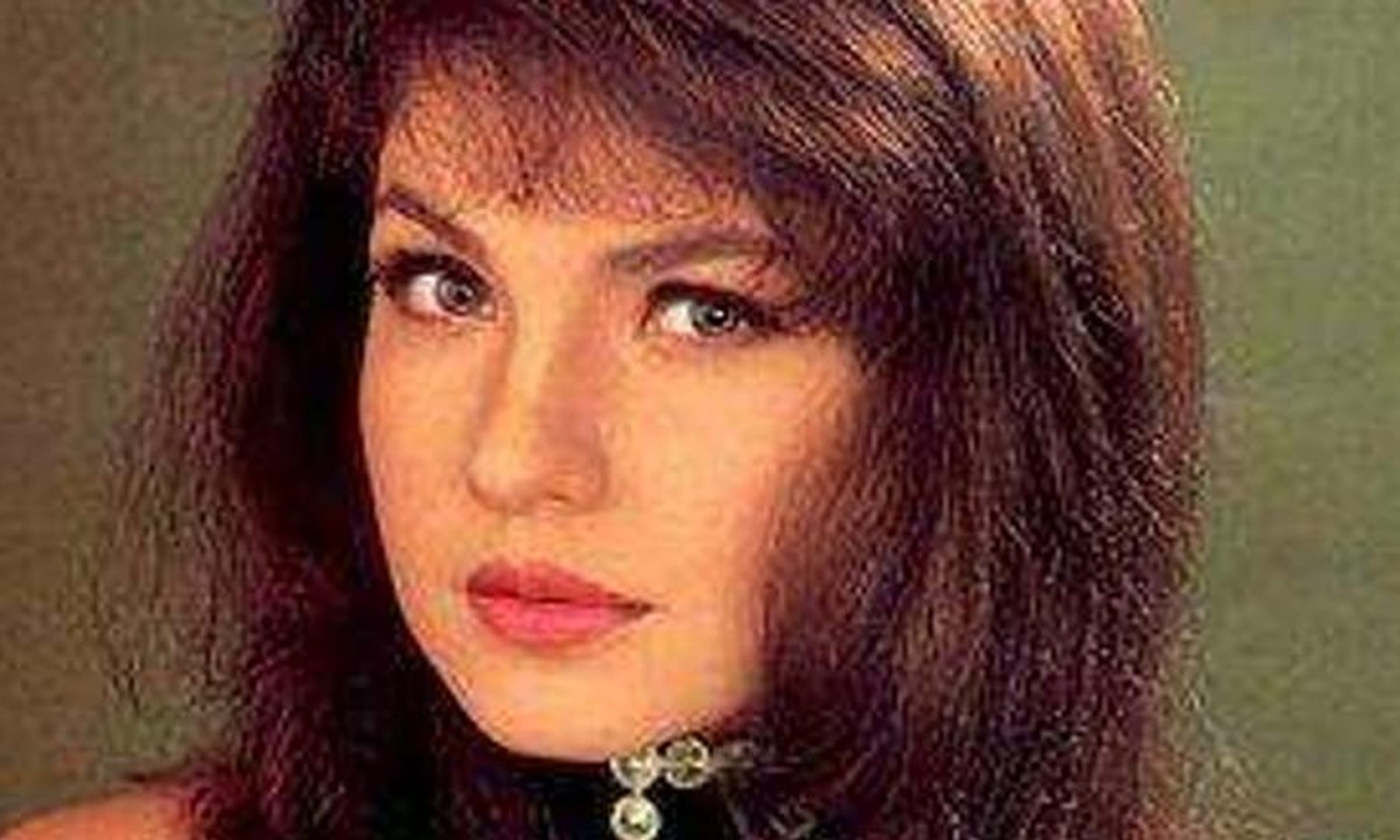 Pooja Bhatt Wallpapers - Top Free Pooja Bhatt Backgrounds - WallpaperAccess