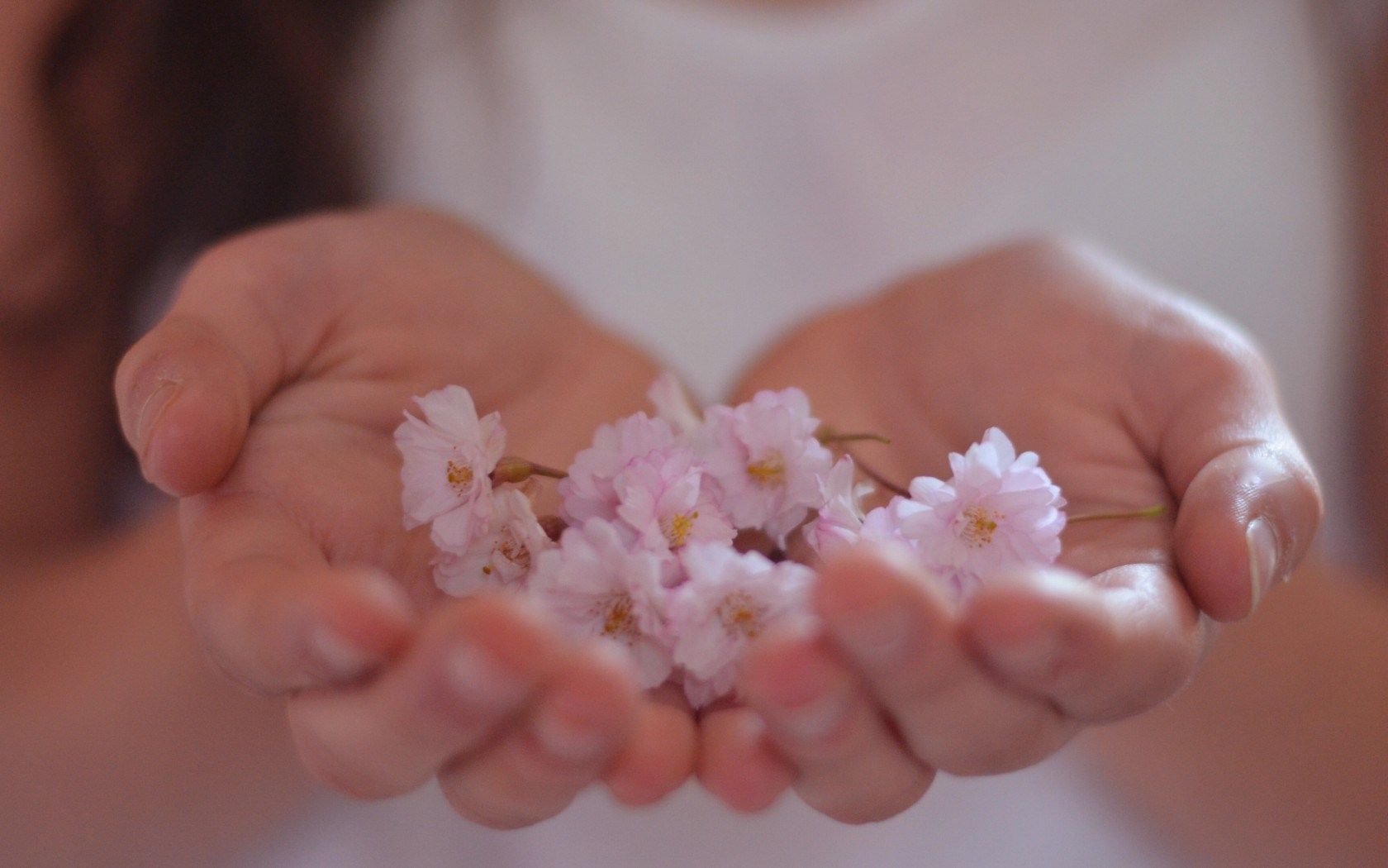 Girl Hand Wallpapers - Top Free Girl Hand Backgrounds - WallpaperAccess