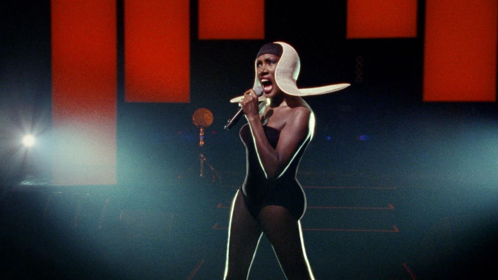 Grace Jones Wallpapers - Top Free Grace Jones Backgrounds - WallpaperAccess