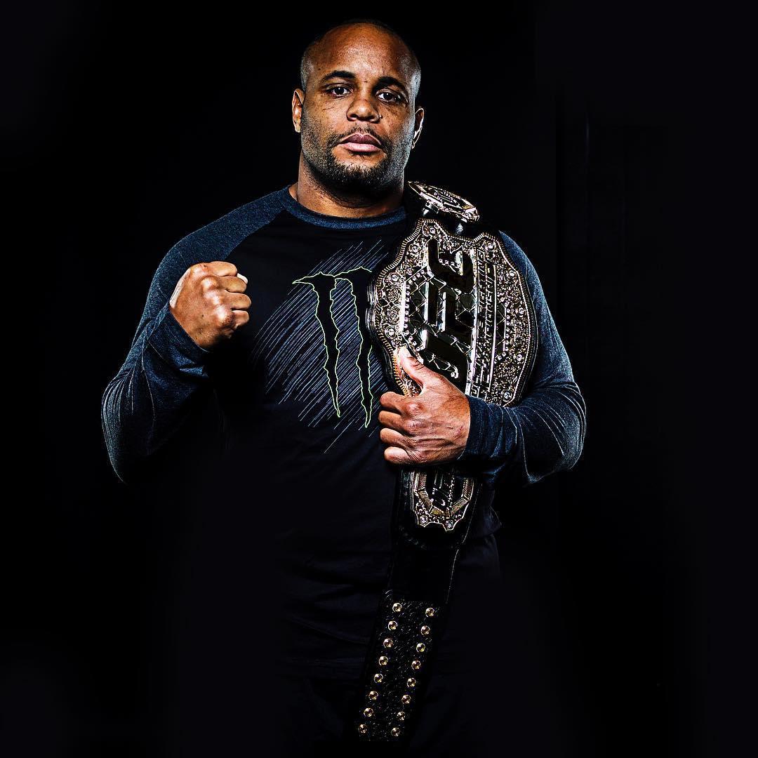 Daniel Cormier Wallpapers - Top Free Daniel Cormier Backgrounds - WallpaperAccess