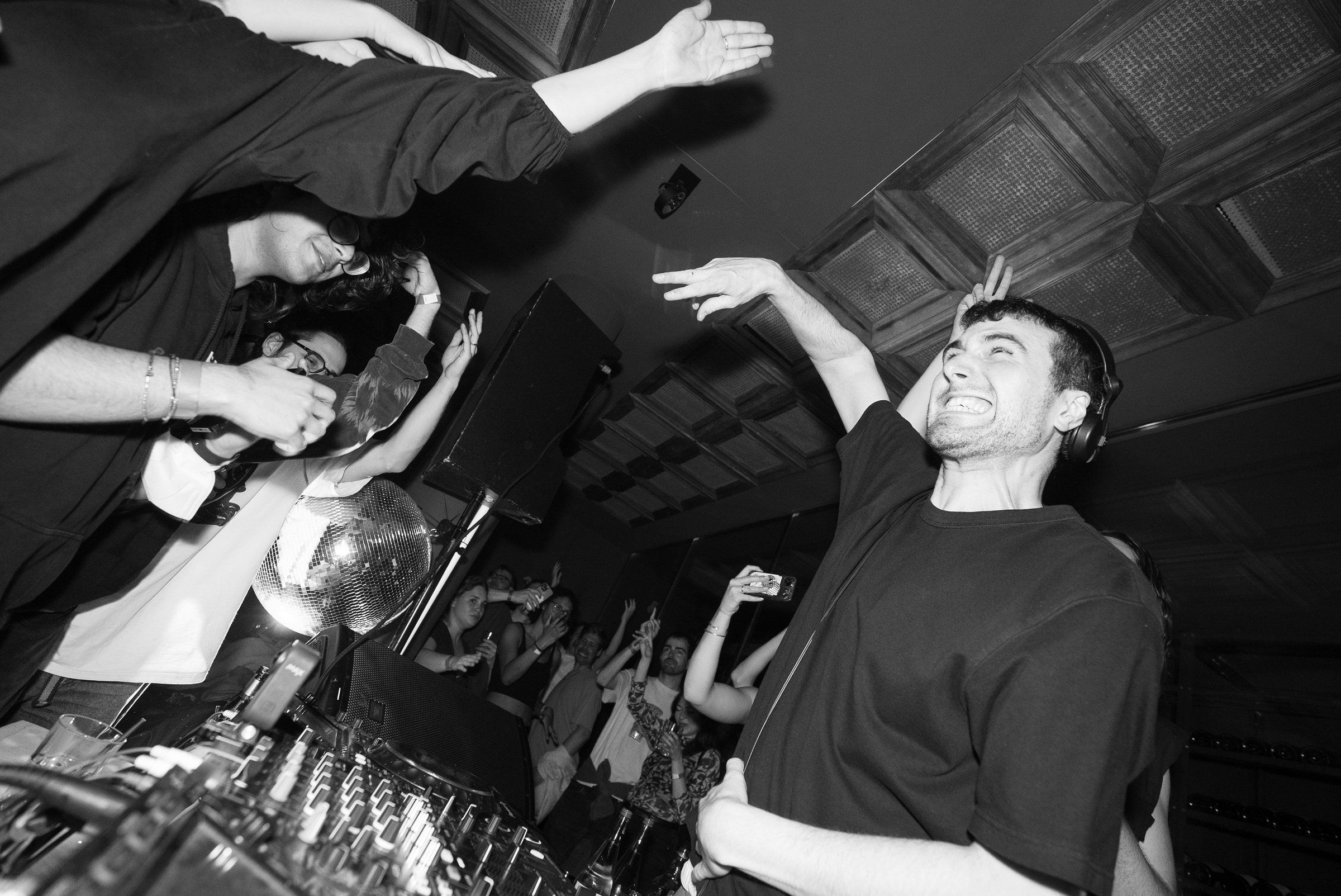 Fred Again Wallpapers - Top Free Fred Again Backgrounds - WallpaperAccess