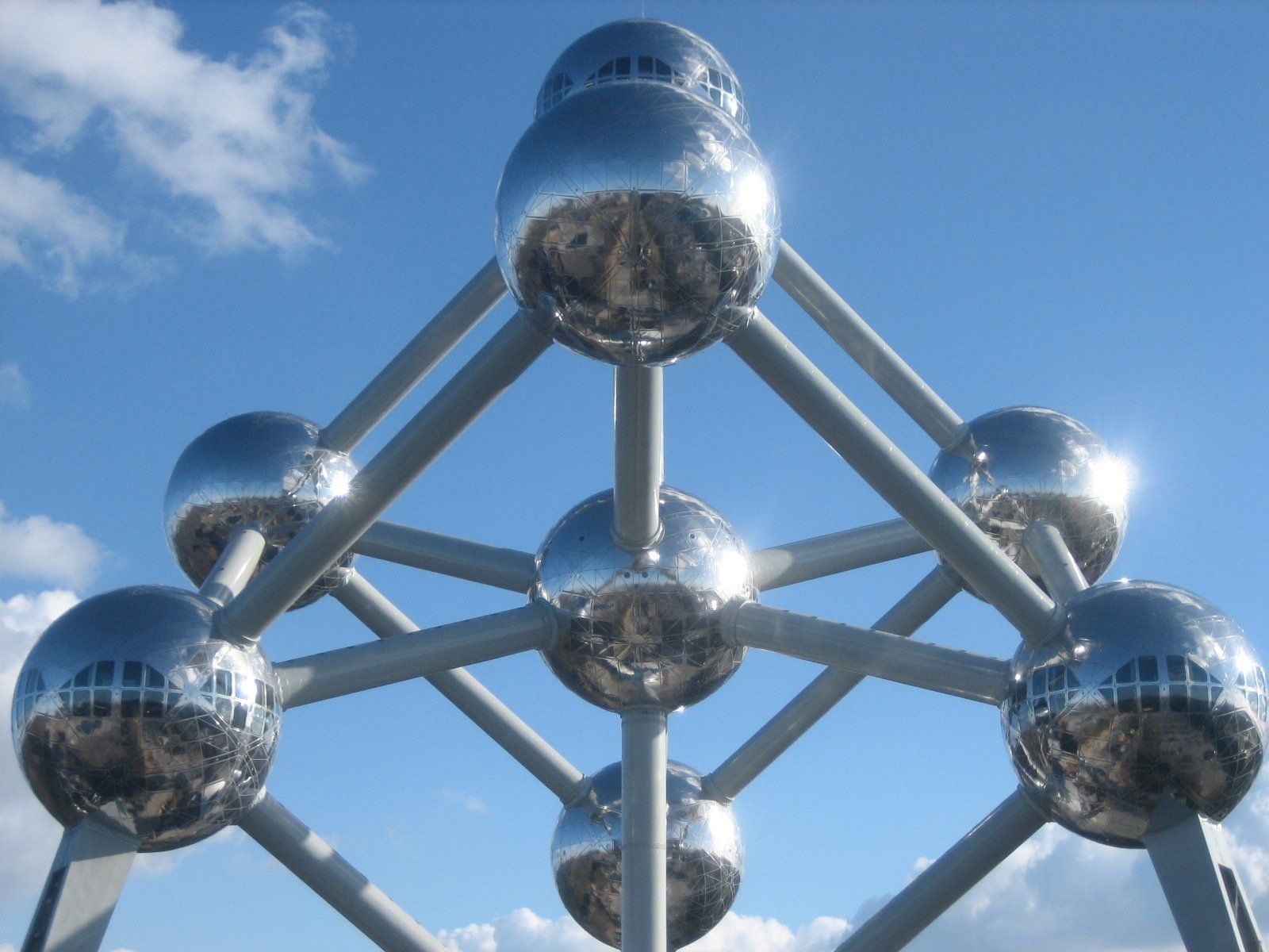 Atomium Wallpapers - Top Free Atomium Backgrounds - WallpaperAccess