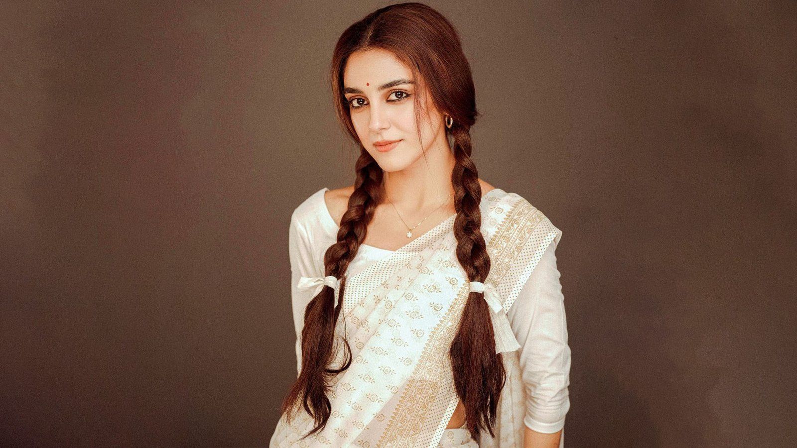 Maya Ali Wallpapers - Top Free Maya Ali Backgrounds - WallpaperAccess