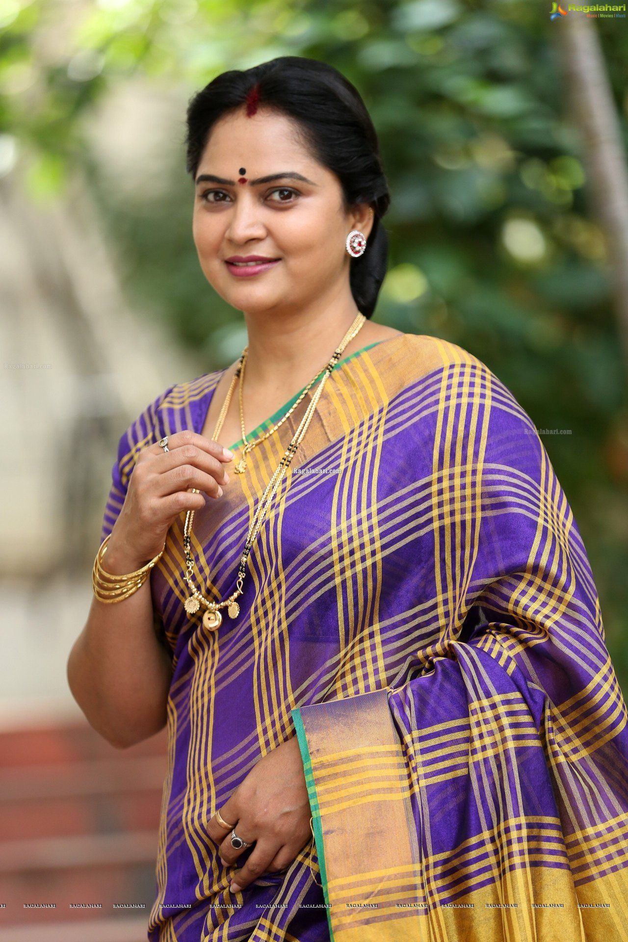 Indian Aunty Wallpapers - Top Free Indian Aunty Backgrounds ...