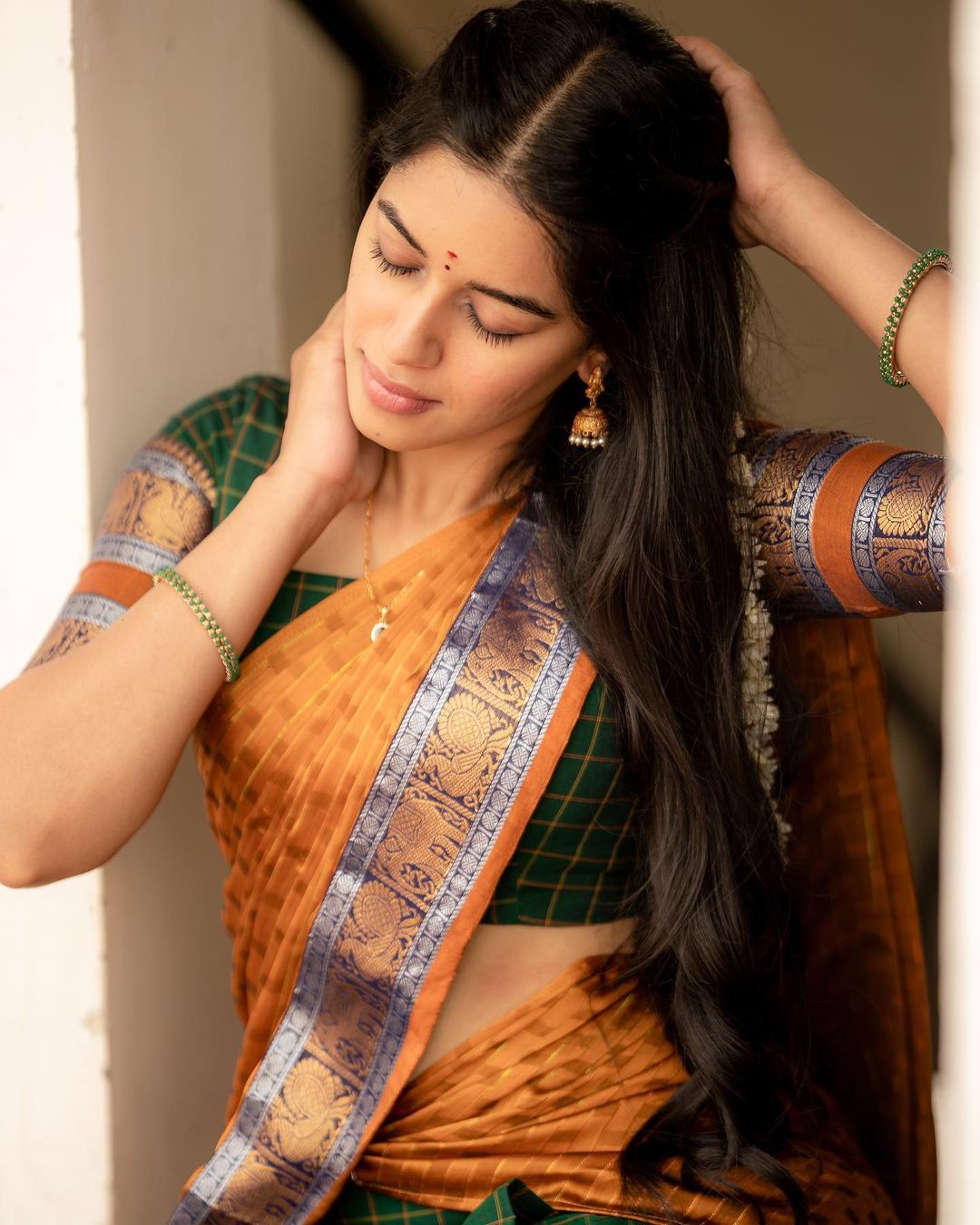 Actress Saree Wallpapers - Top Free Actress Saree Backgrounds ...