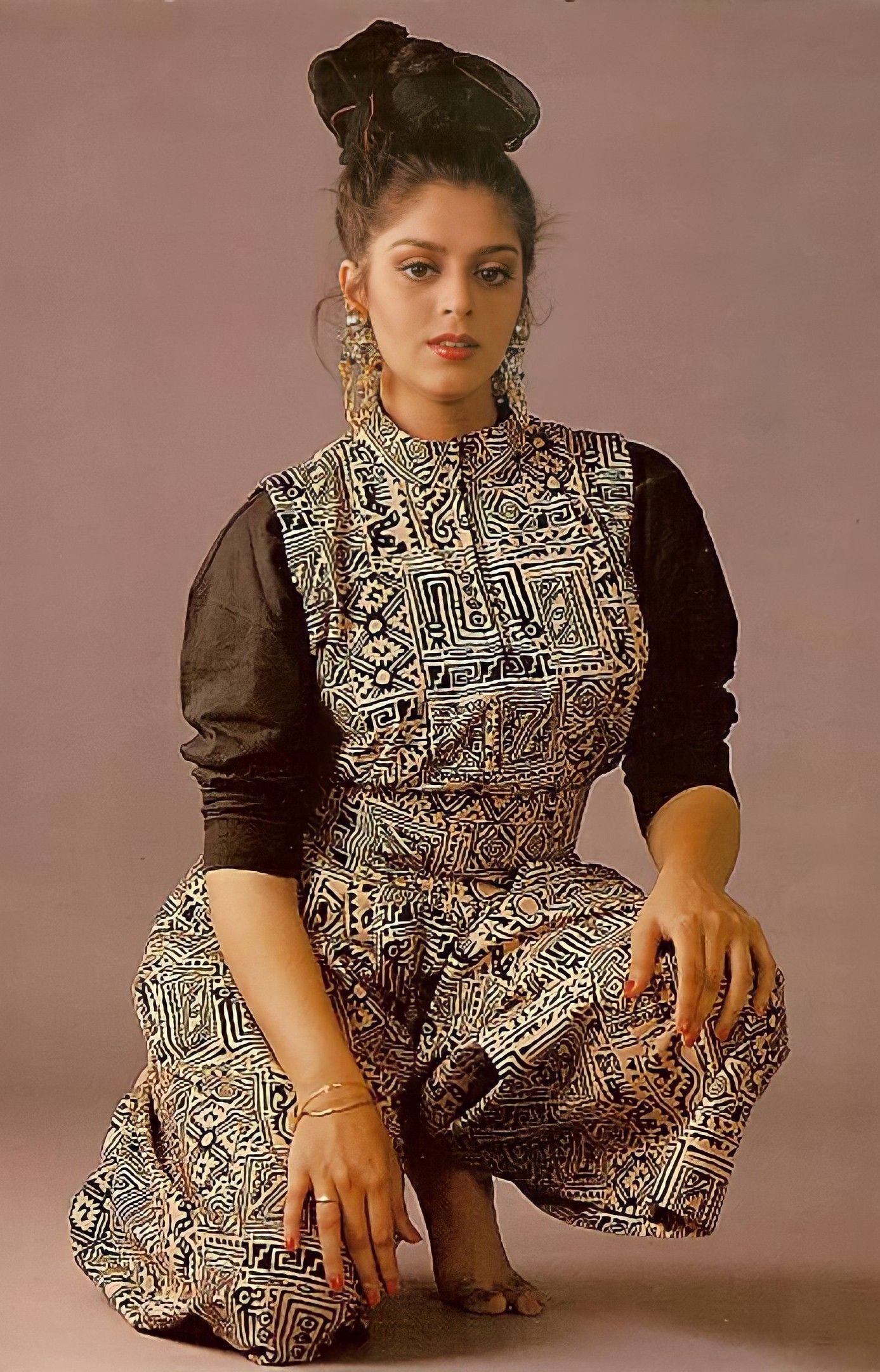 Nagma Wallpapers - Top Free Nagma Backgrounds - WallpaperAccess