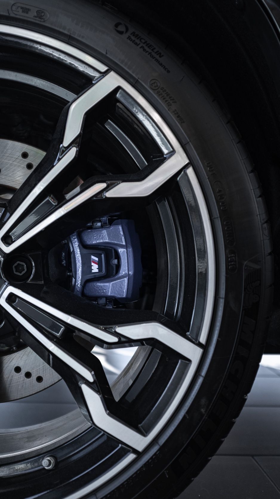 Car Tyre Wallpapers - Top Free Car Tyre Backgrounds - WallpaperAccess