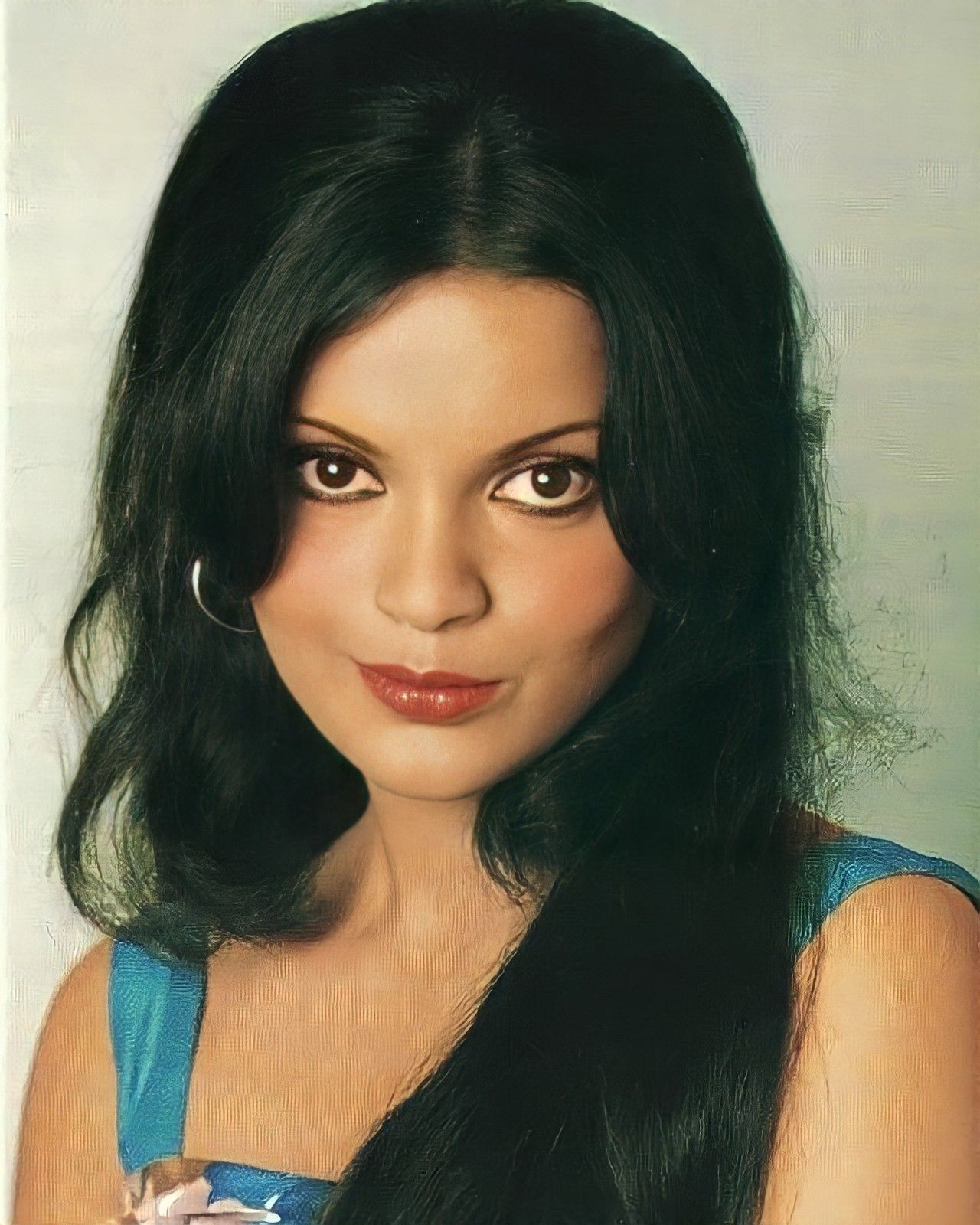 Zeenat Aman Wallpapers - Top Free Zeenat Aman Backgrounds - WallpaperAccess