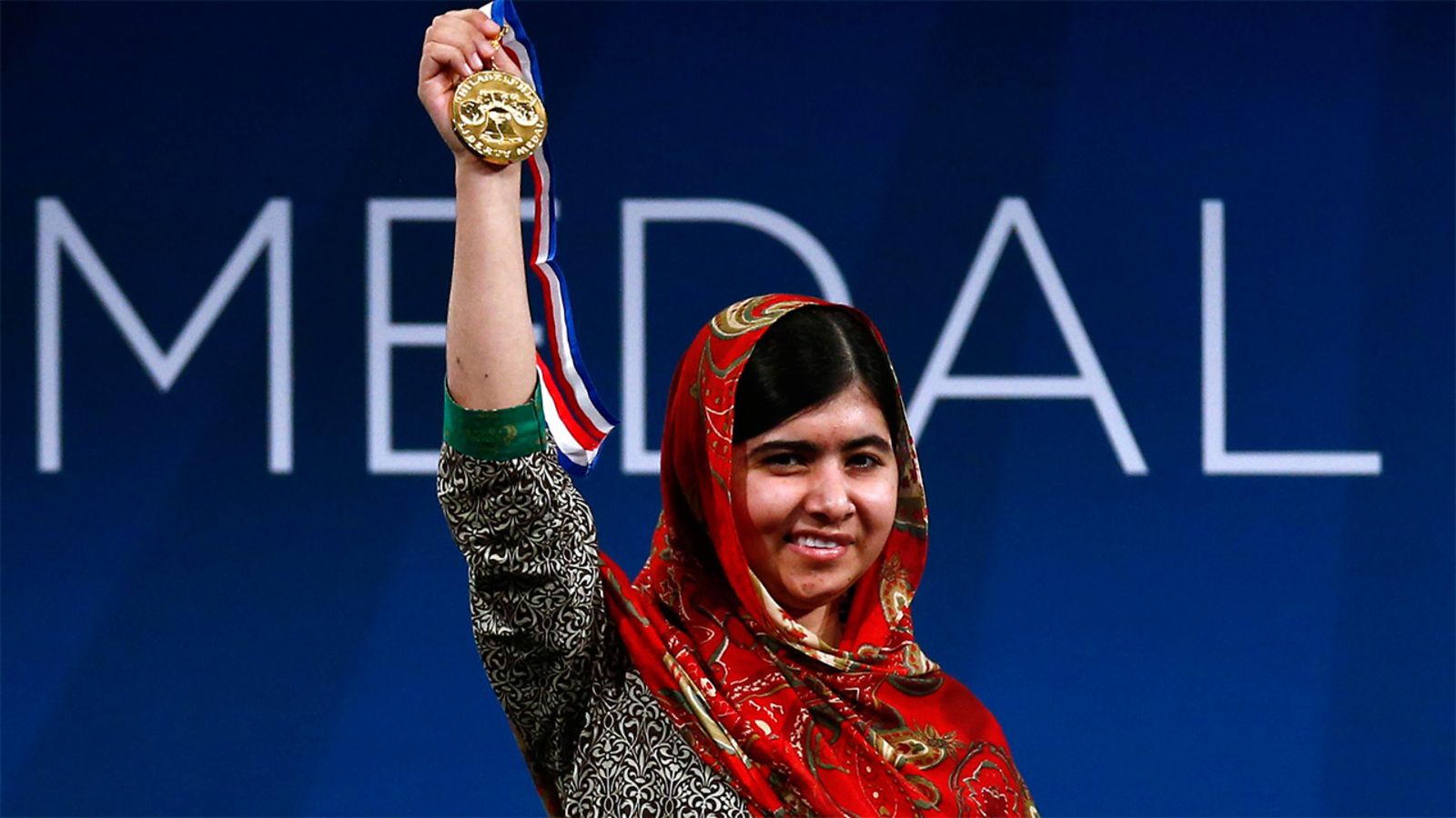 Malala Yousafzai Wallpapers - Top Free Malala Yousafzai Backgrounds ...