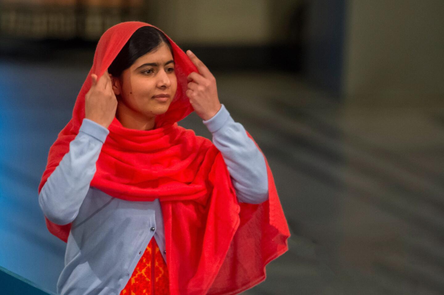 Malala Yousafzai Wallpapers - Top Free Malala Yousafzai Backgrounds ...