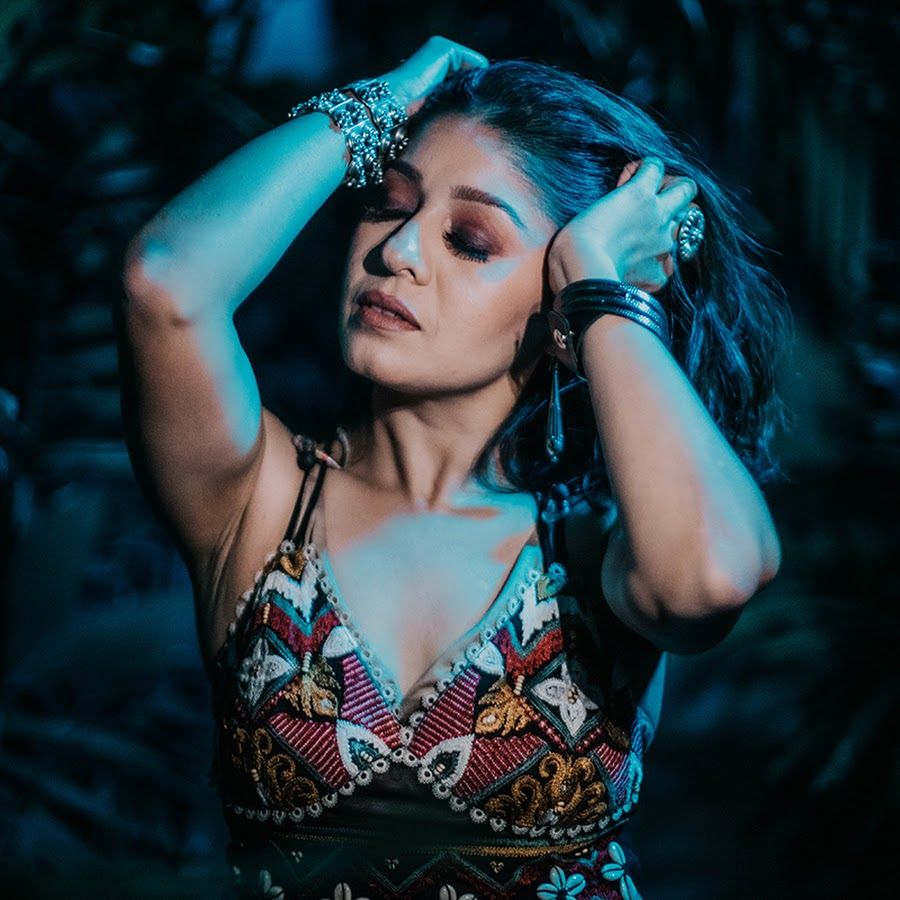 Sunidhi Chauhan Wallpapers - Top Free Sunidhi Chauhan Backgrounds - WallpaperAccess