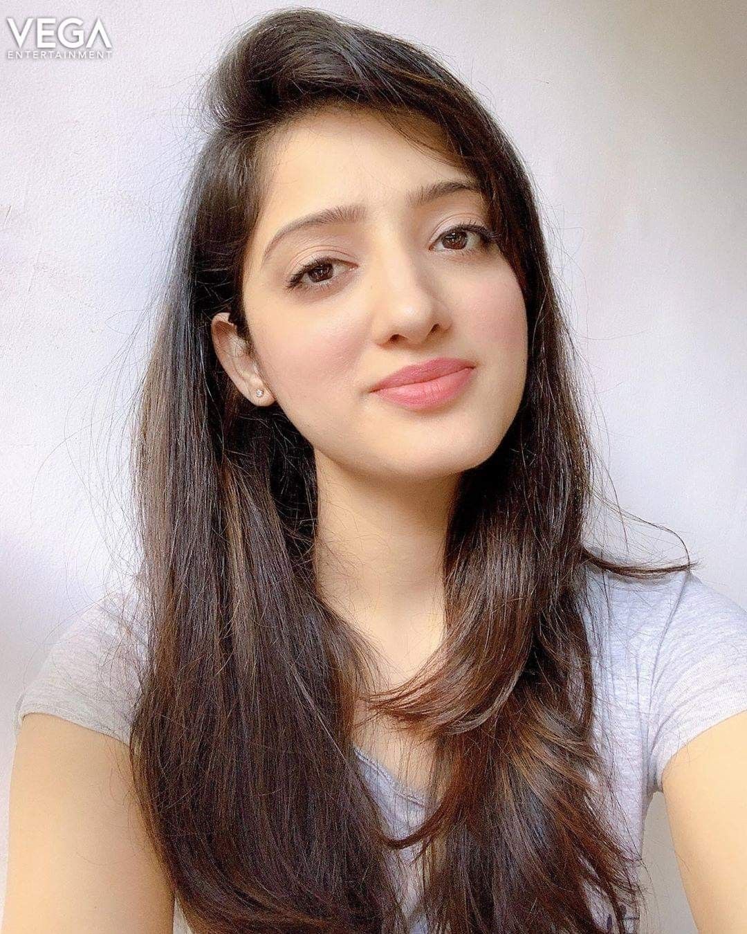 Smart Girl Wallpapers - Top Free Smart Girl Backgrounds - WallpaperAccess