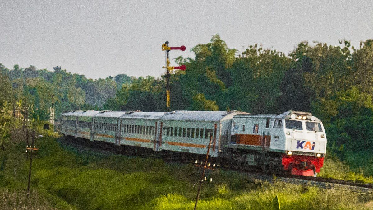 Kereta Api Wallpapers - Top Free Kereta Api Backgrounds - WallpaperAccess