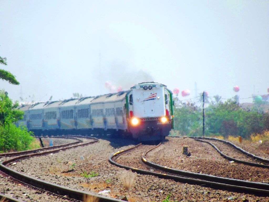 Kereta Api Wallpapers - Top Free Kereta Api Backgrounds - WallpaperAccess