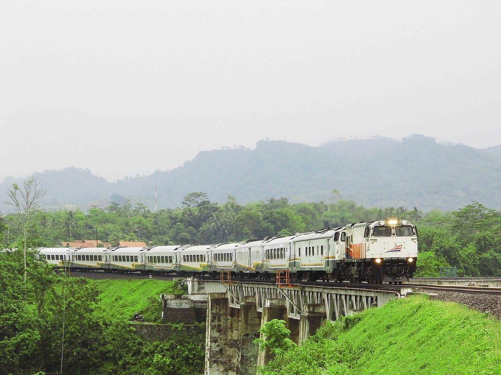 Kereta Api Wallpapers - Top Free Kereta Api Backgrounds - WallpaperAccess