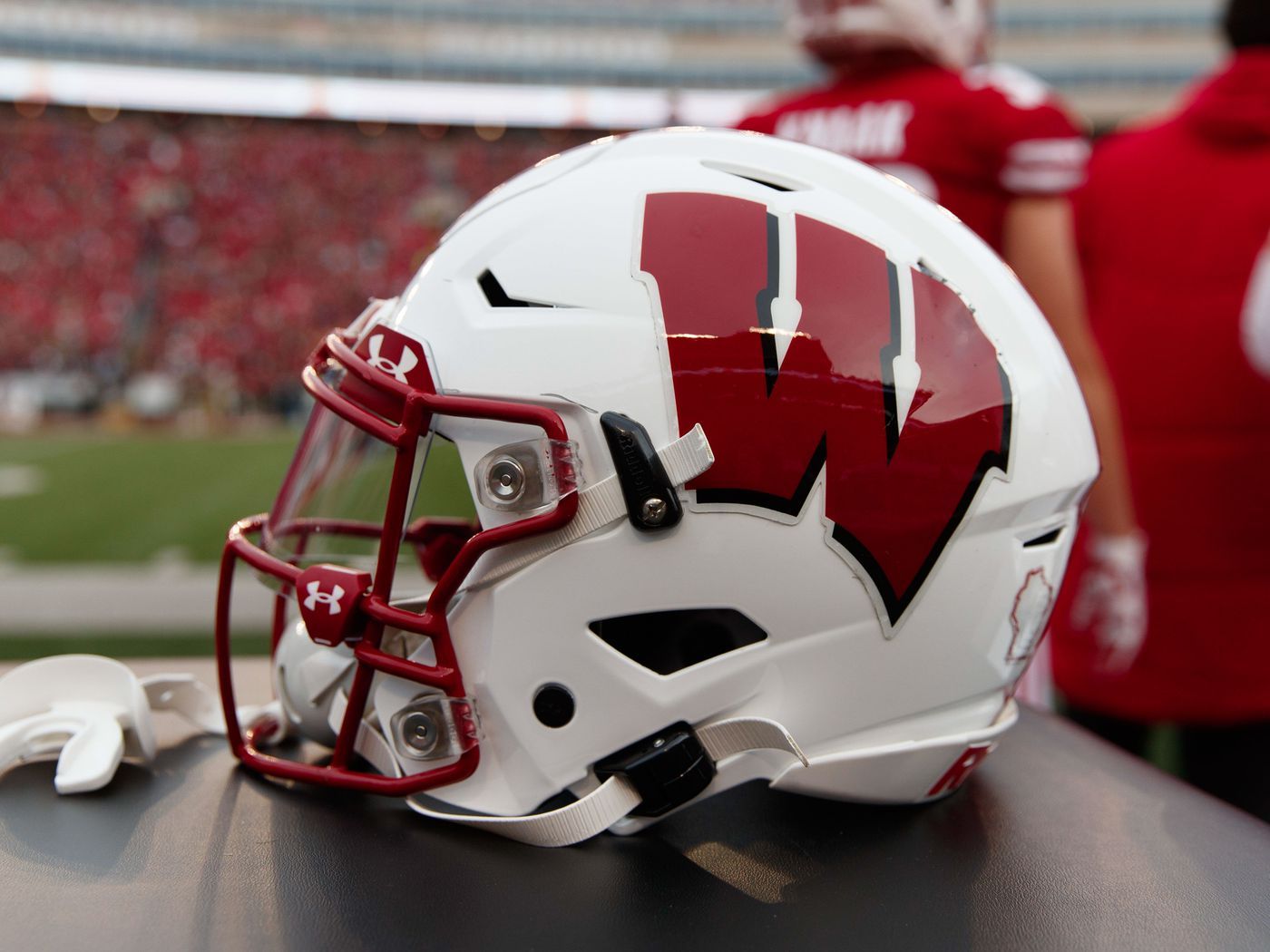 Wisconsin Football Wallpapers - Top Free Wisconsin Football Backgrounds ...
