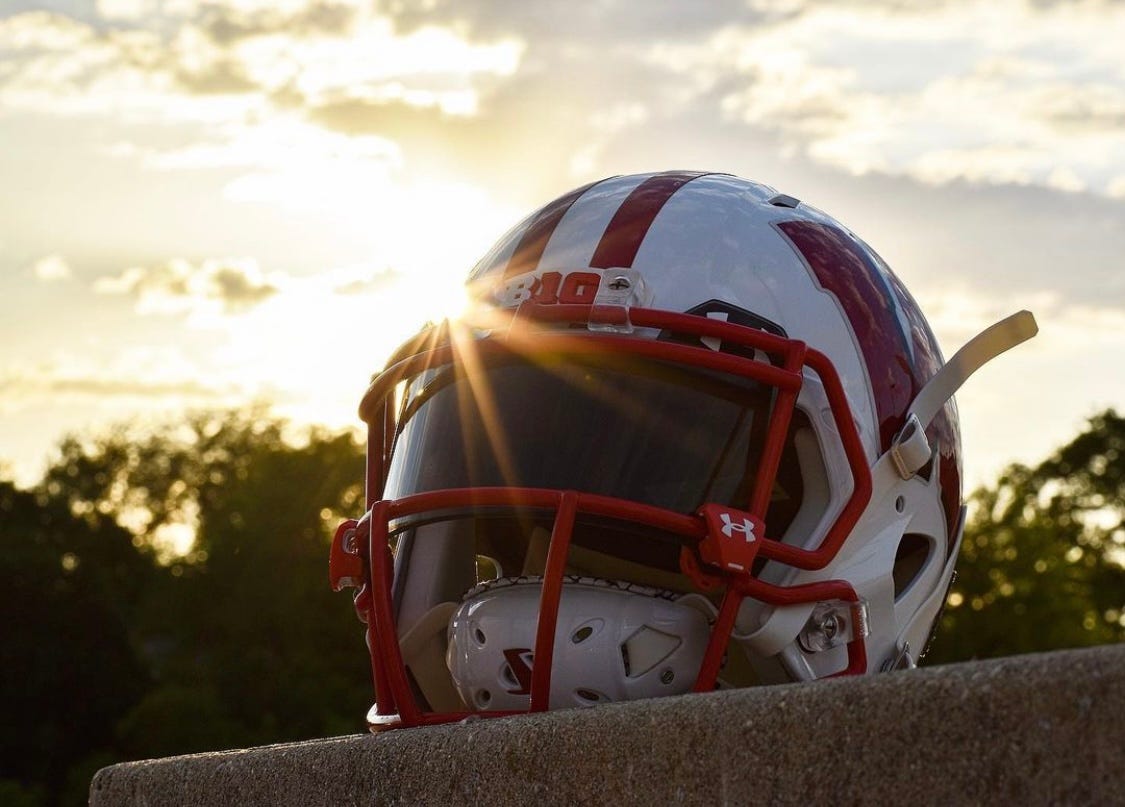 Wisconsin Football Wallpapers - Top Free Wisconsin Football Backgrounds ...