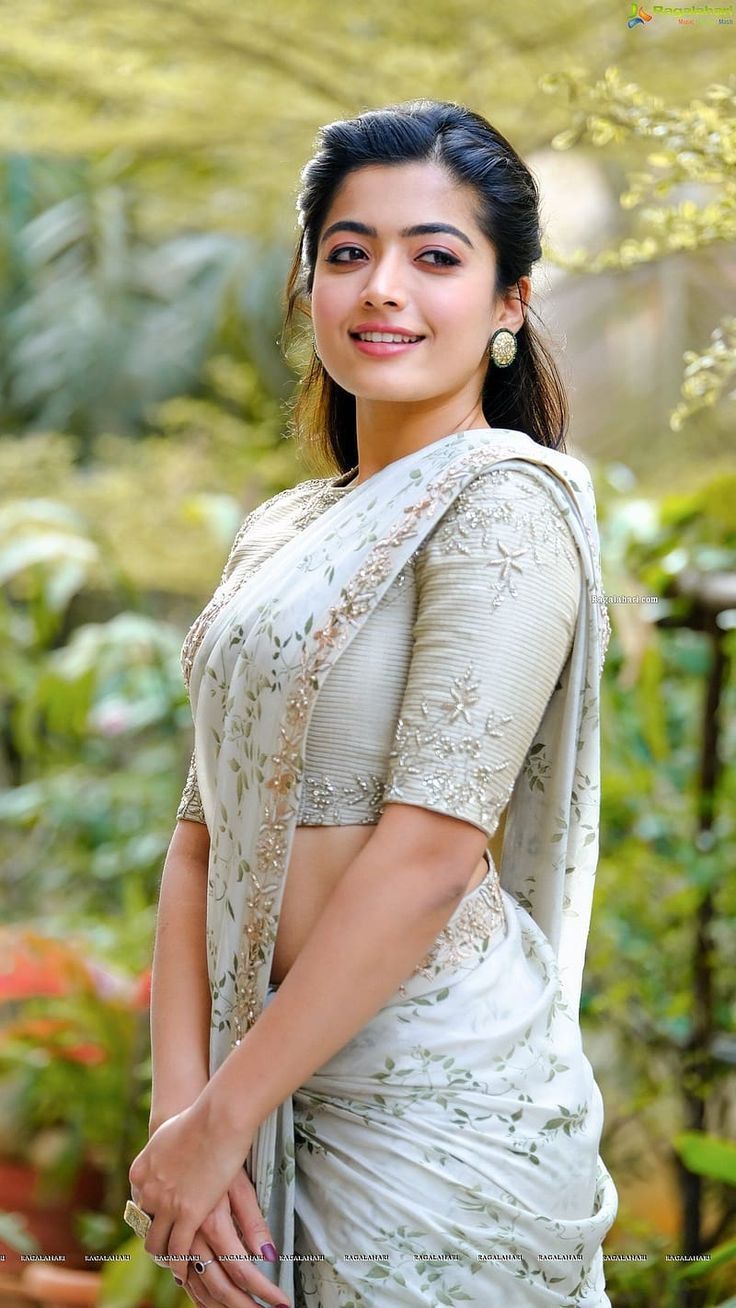 Rashmika Mandanna Saree Wallpapers - Top Free Rashmika Mandanna Saree Backgrounds - WallpaperAccess