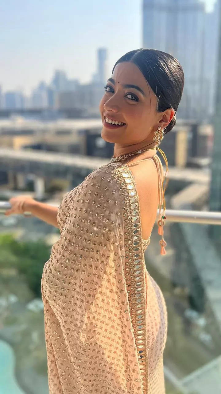 Rashmika Mandanna Saree Wallpapers - Top Free Rashmika Mandanna Saree Backgrounds - WallpaperAccess