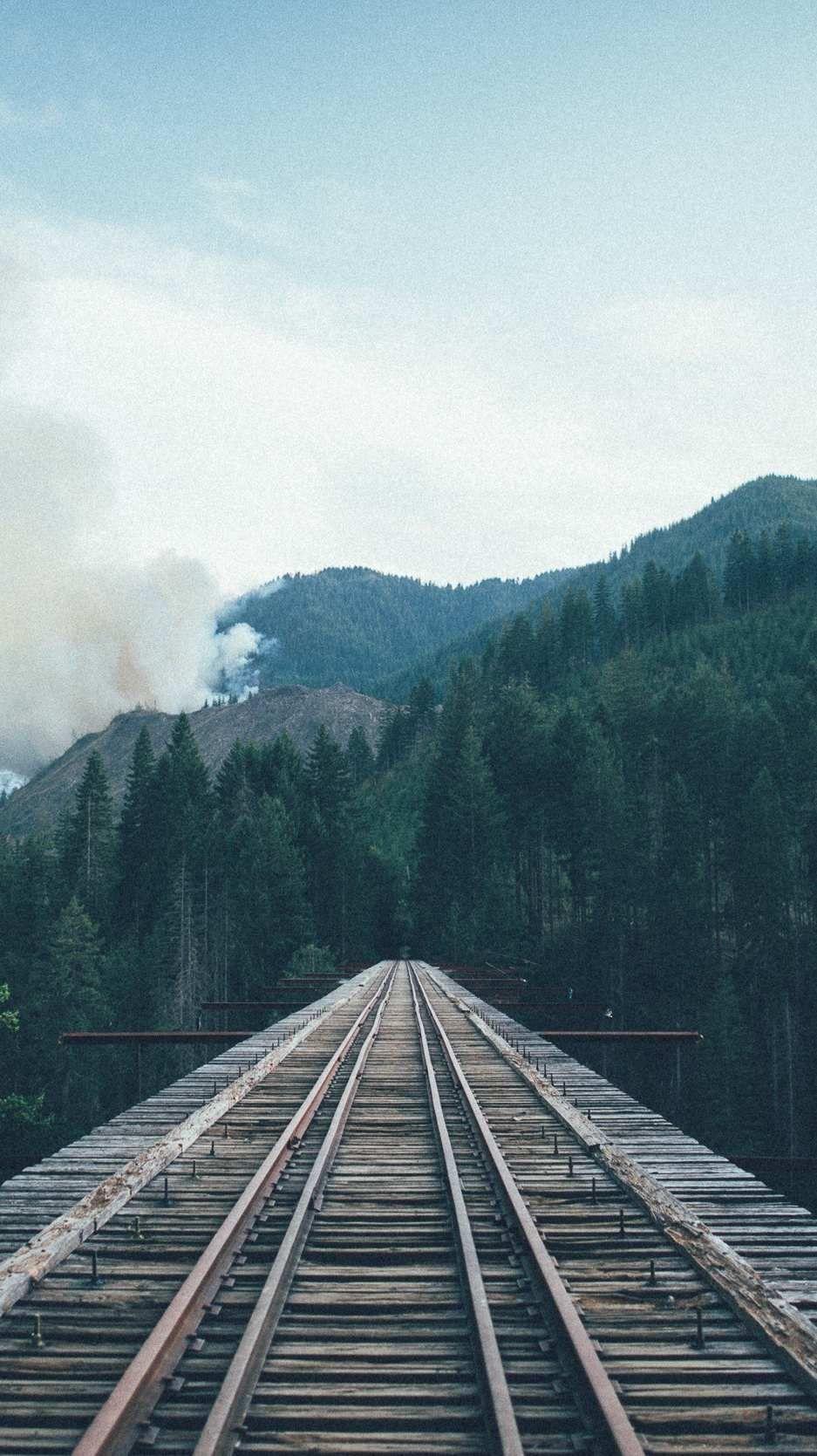 Train Phone Wallpapers - Top Free Train Phone Backgrounds - WallpaperAccess