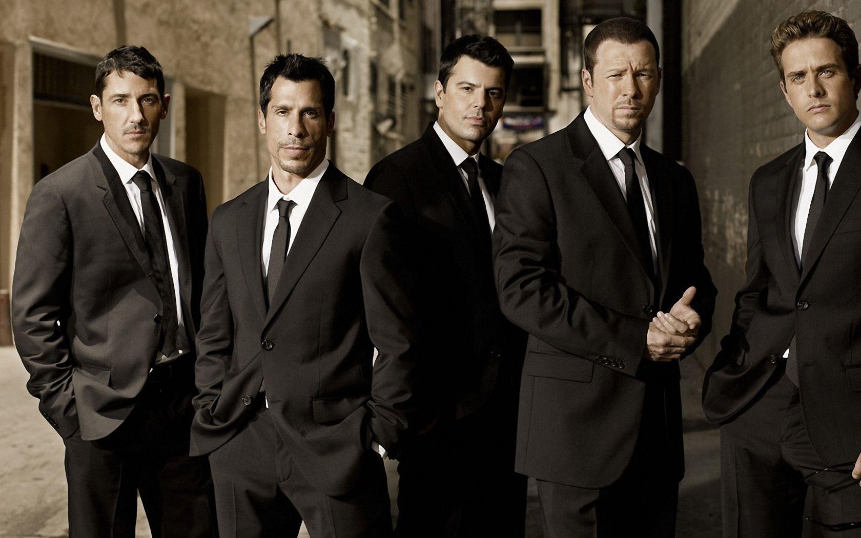 Suits Wallpapers - Top Free Suits Backgrounds - WallpaperAccess