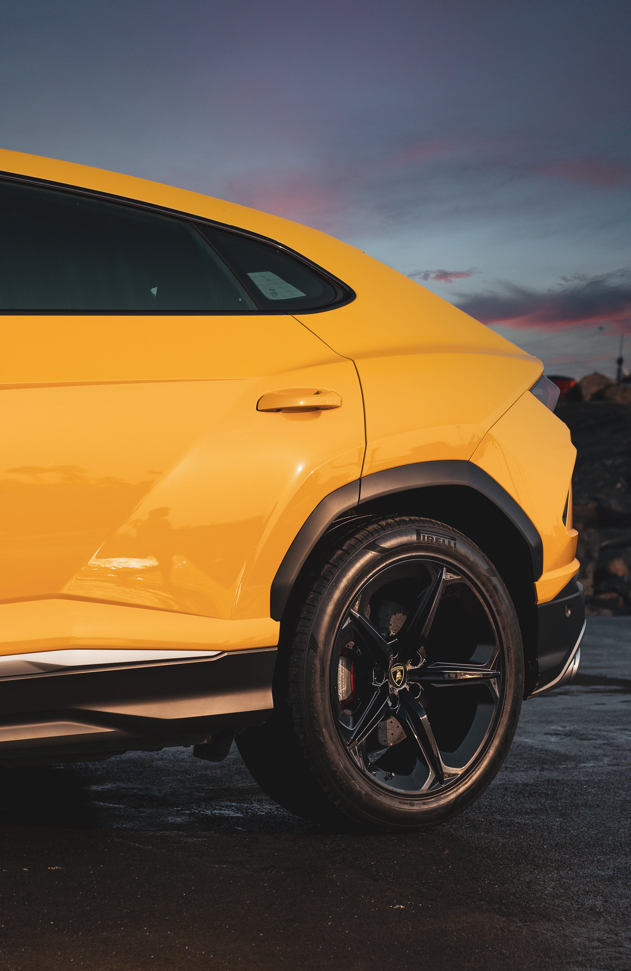 Urus iPhone Wallpapers - Top Free Urus iPhone Backgrounds - WallpaperAccess