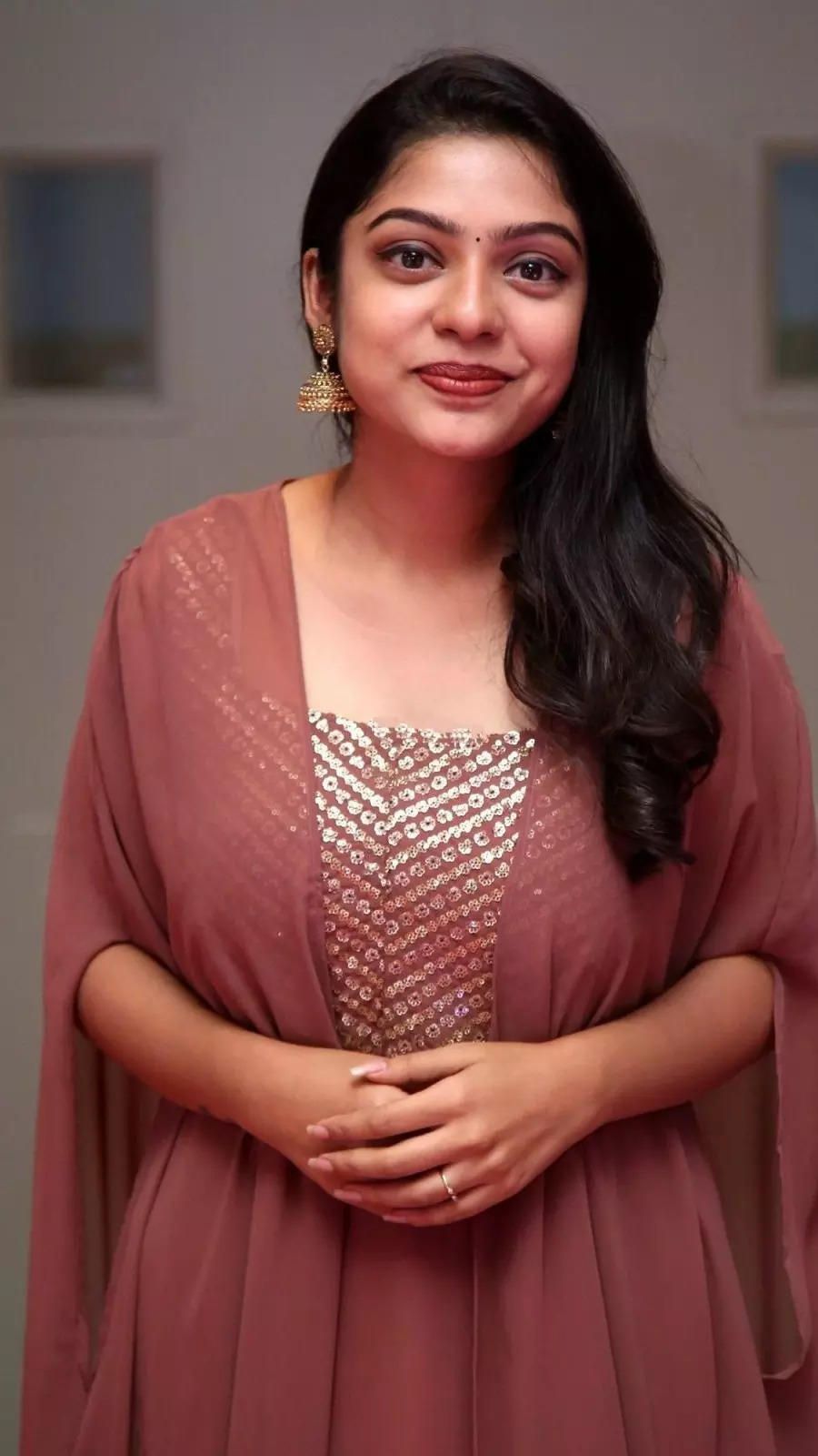 Varsha Bollamma Wallpapers - Top Free Varsha Bollamma Backgrounds ...