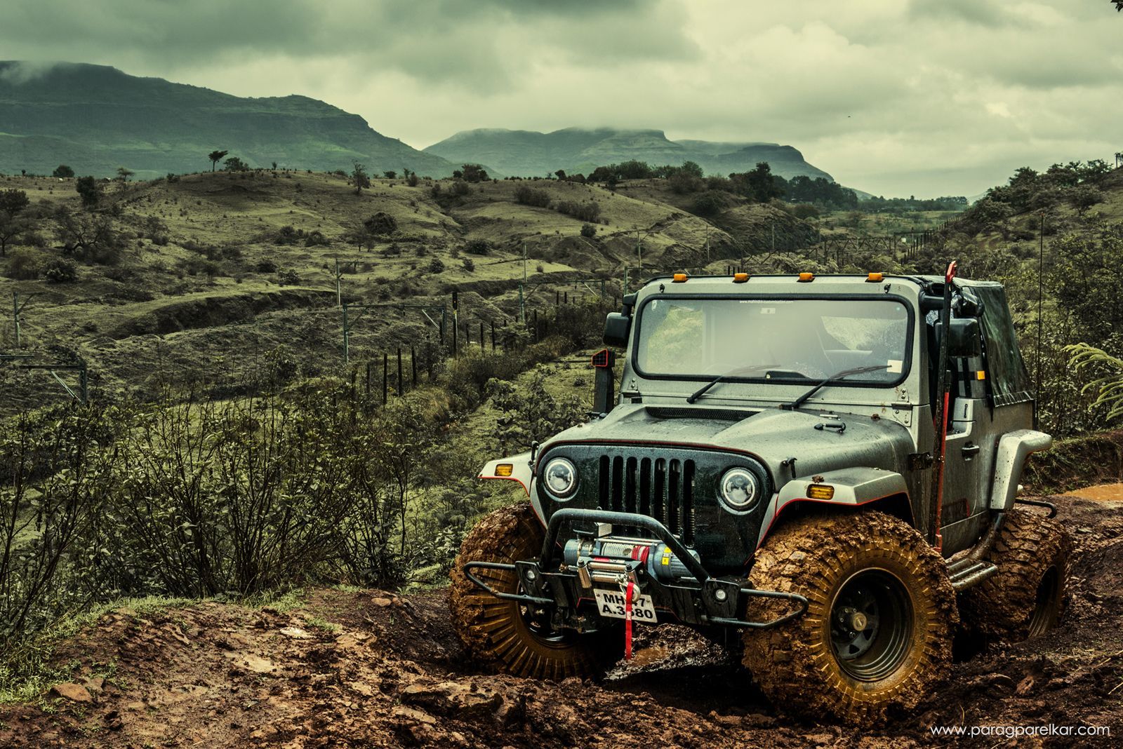 Mahindra Jeep Wallpapers - Top Free Mahindra Jeep Backgrounds - WallpaperAccess