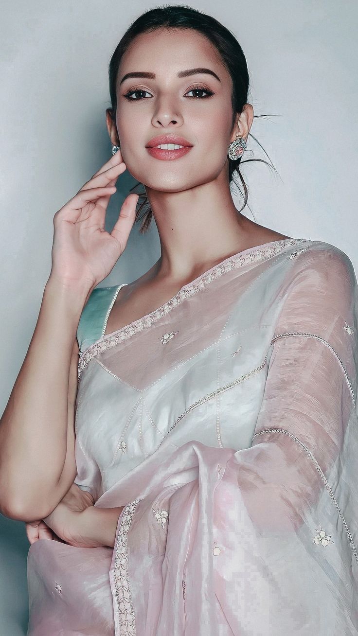 Tripti Dimri Wallpapers - Top Free Tripti Dimri Backgrounds ...