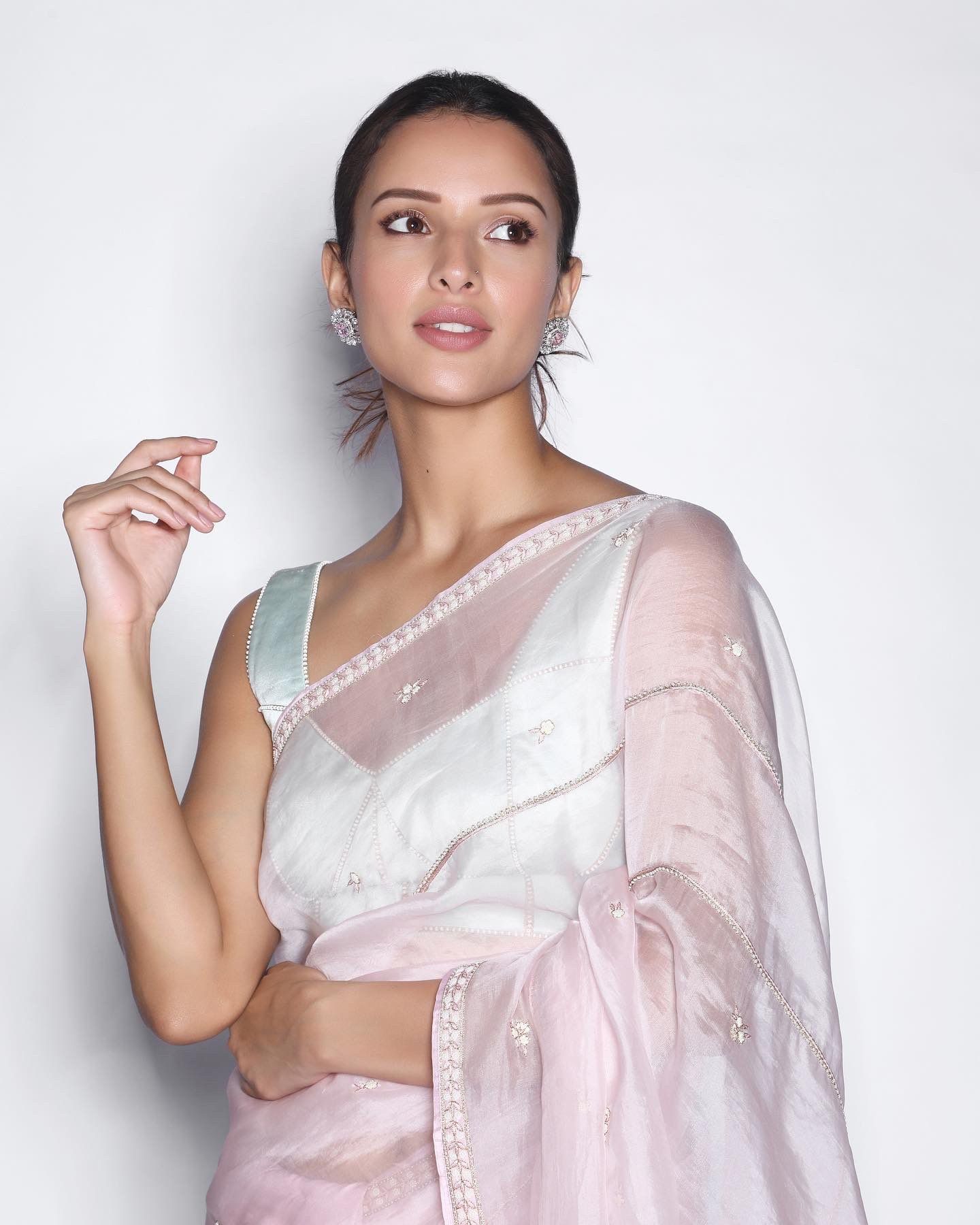 Tripti Dimri Wallpapers - Top Free Tripti Dimri Backgrounds ...