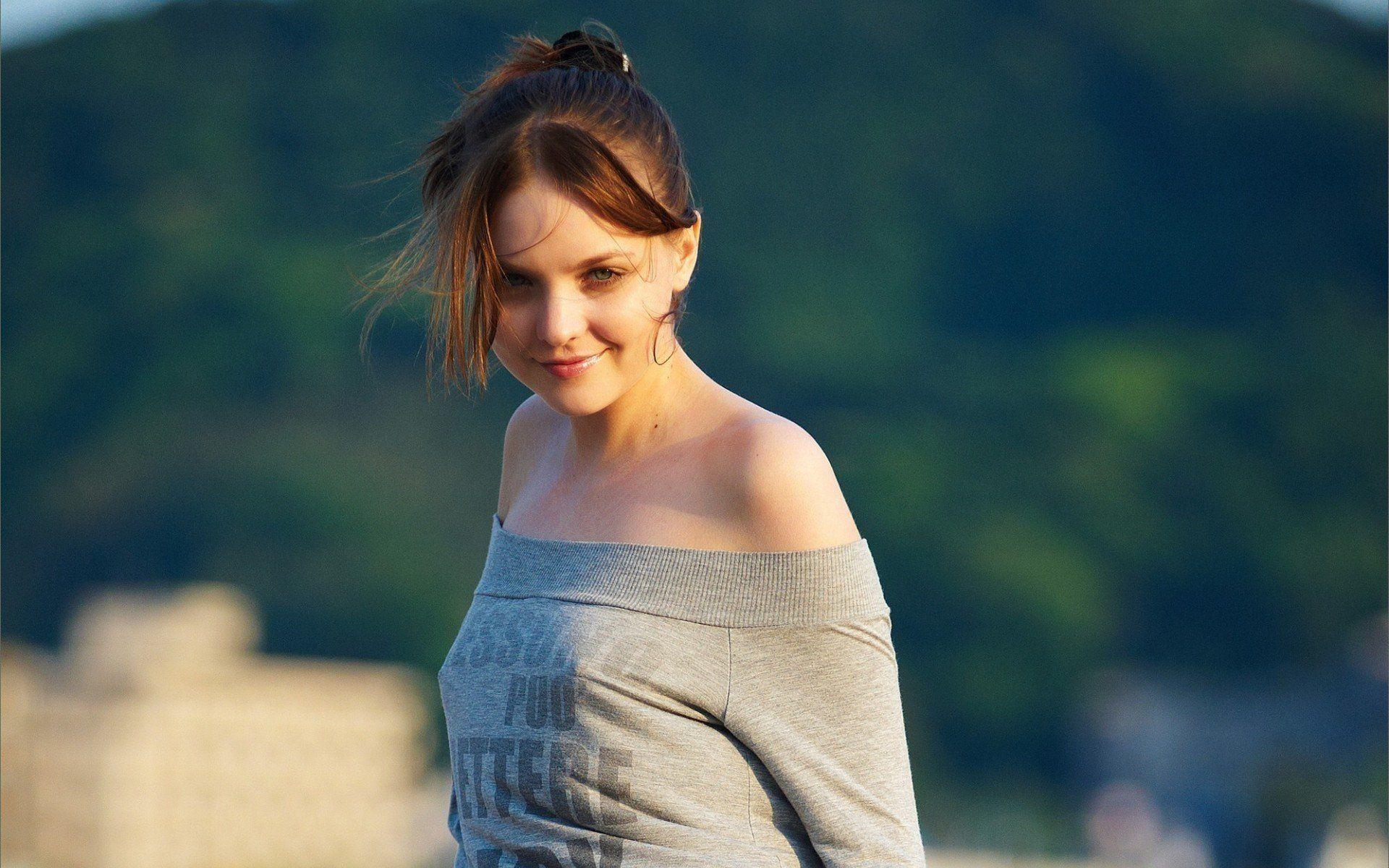 Amelie Wallpapers - Top Free Amelie Backgrounds - WallpaperAccess