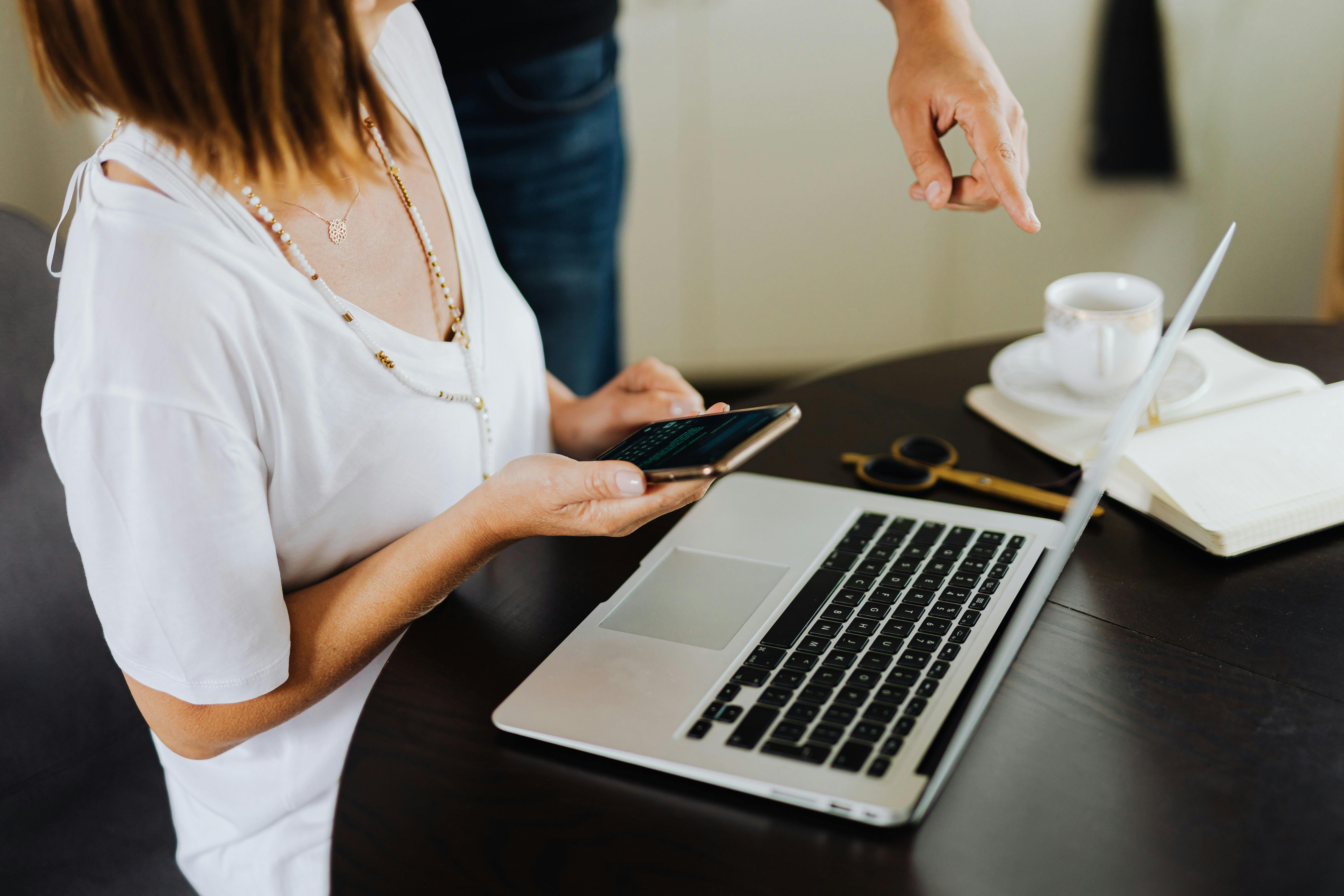 Working Women Wallpapers - Top Free Working Women Backgrounds ...