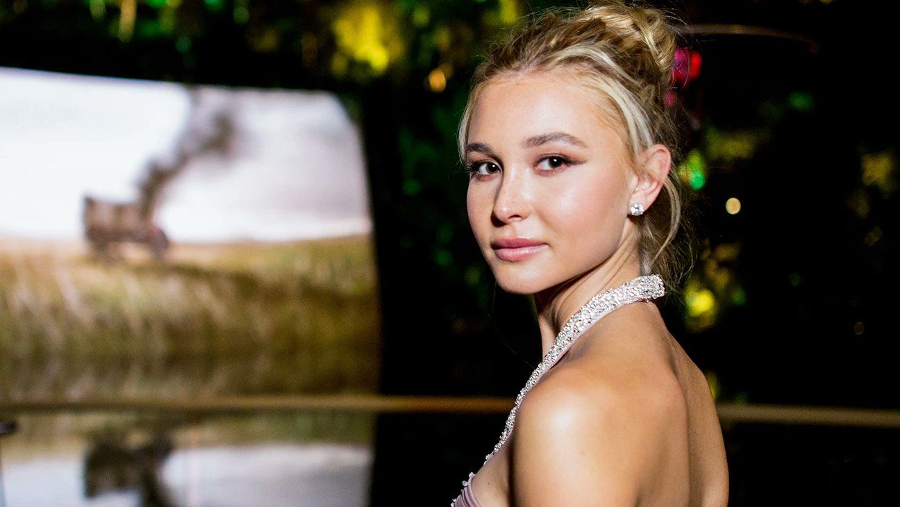 Isabel May Wallpapers - Top Free Isabel May Backgrounds - WallpaperAccess