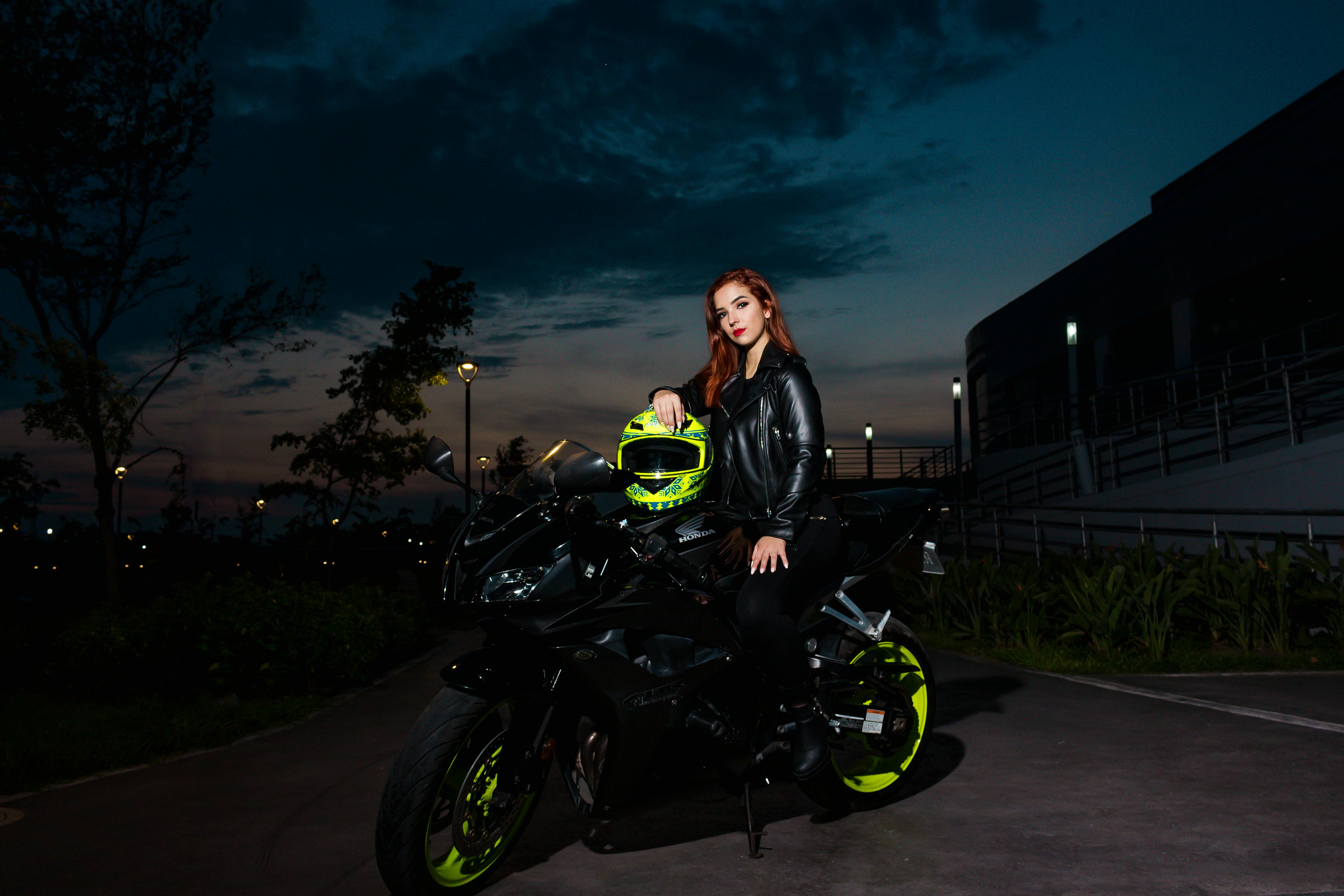 Girl On Bike Wallpapers - Top Free Girl On Bike Backgrounds - WallpaperAccess